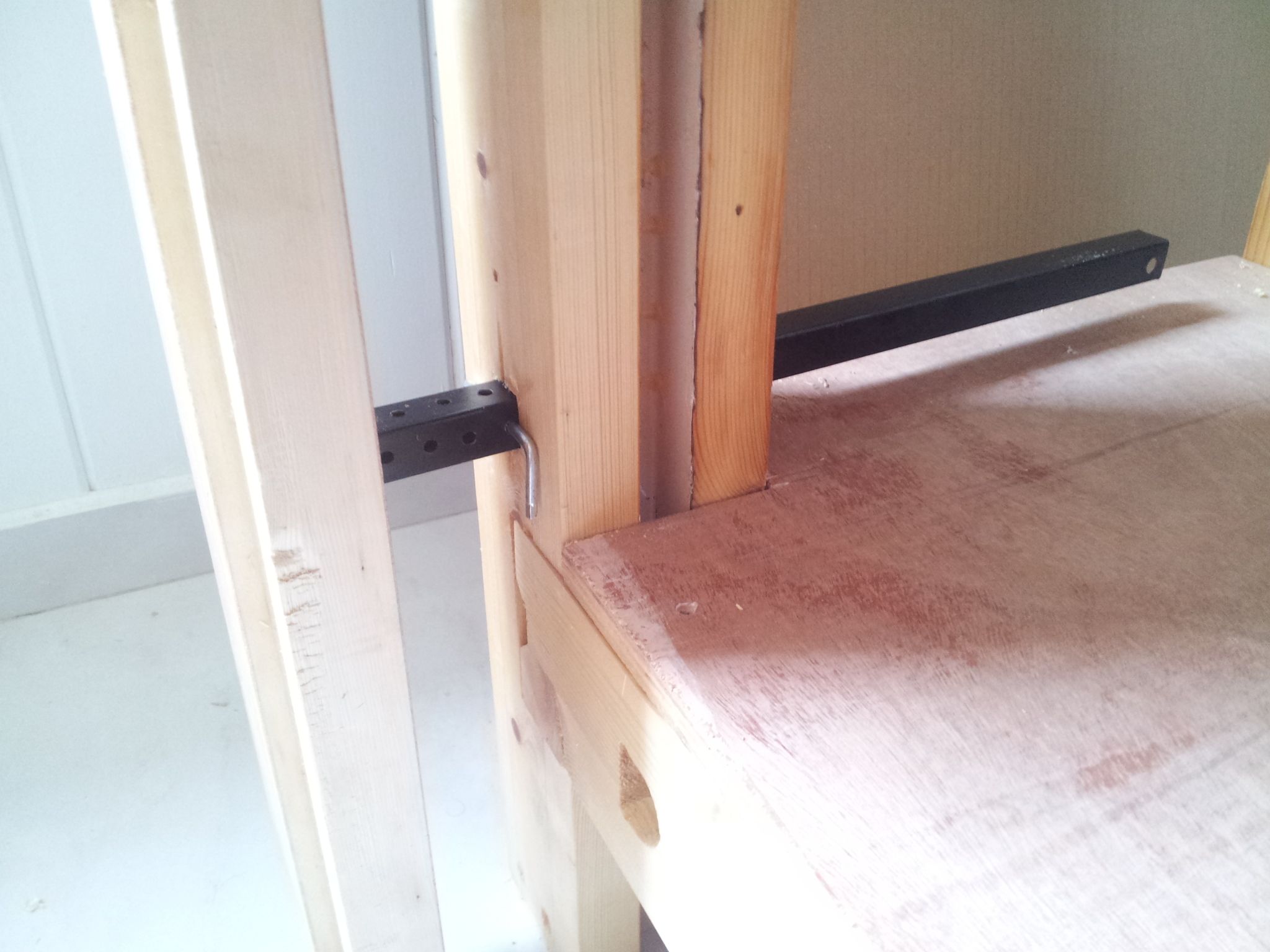 DIY Portable Workbench (knock-down Design) With a Leg Vise and Storage ...