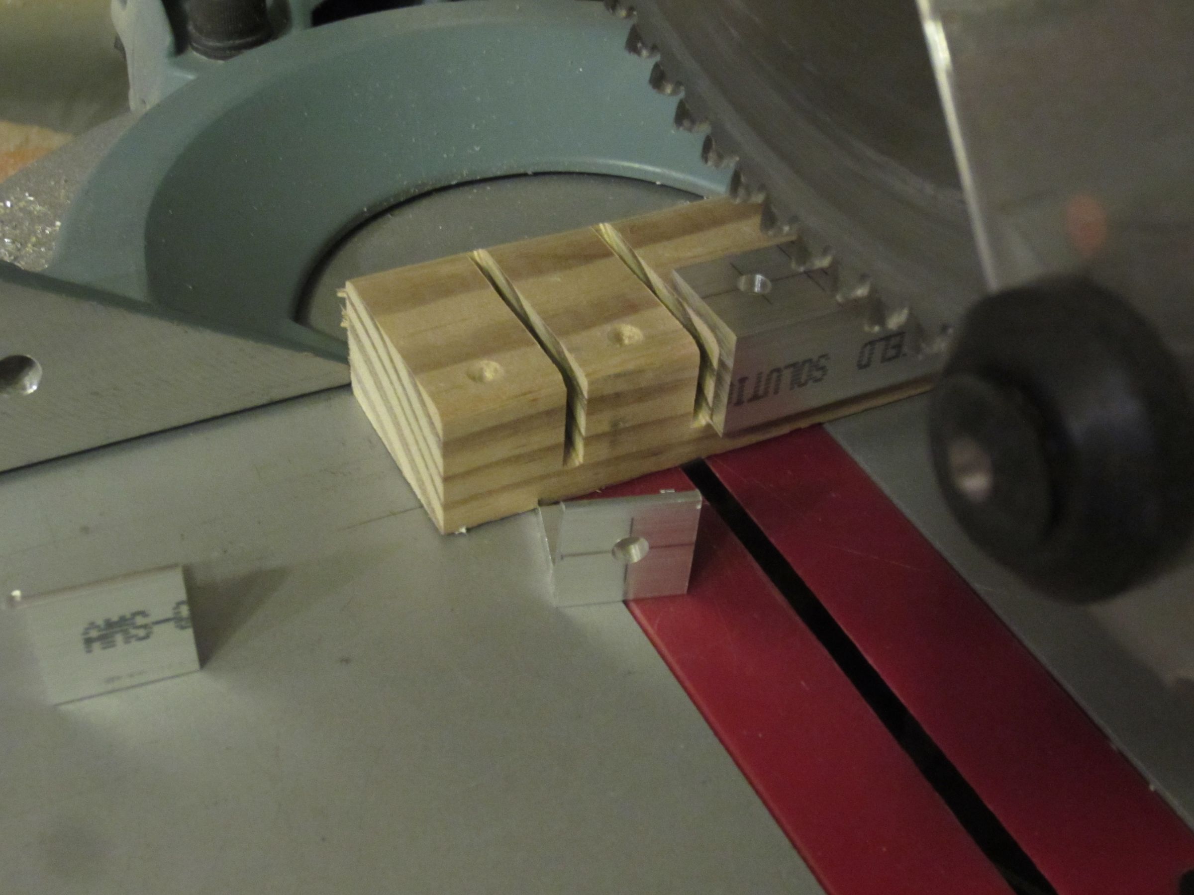 Adjustable Router Guide Template : 11 Steps (with Pictures) - Instructables