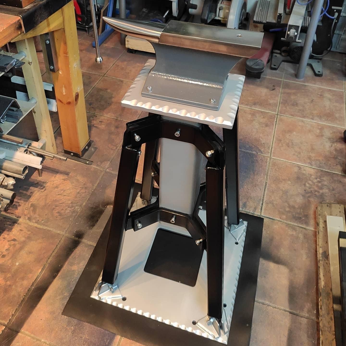 Making Aso / Railroad Track Anvil Using Angle Grinders. : 10 Steps ...