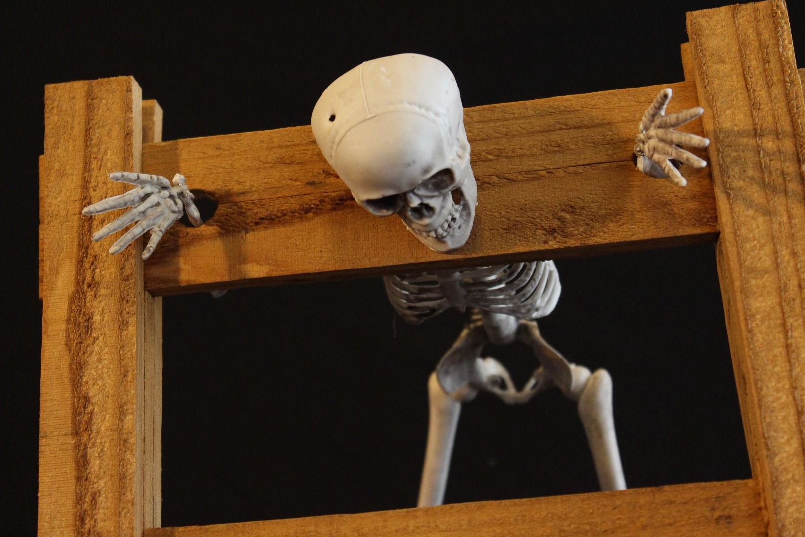 Mini Pillory (Stocks) : 20 Steps (with Pictures) - Instructables