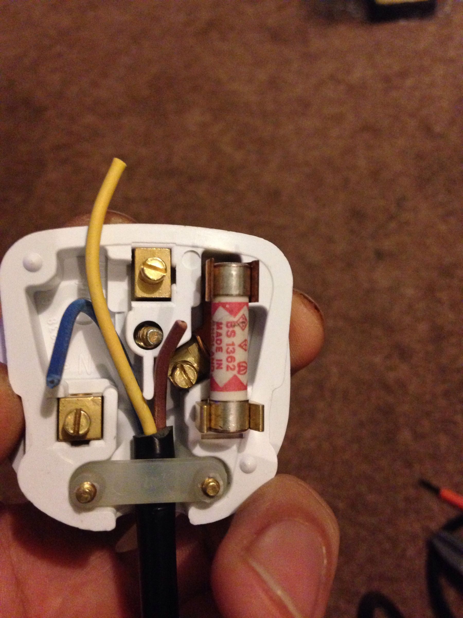 How to Wire / Terminate a UK 13A 3 Pin Plug : 4 Steps - Instructables