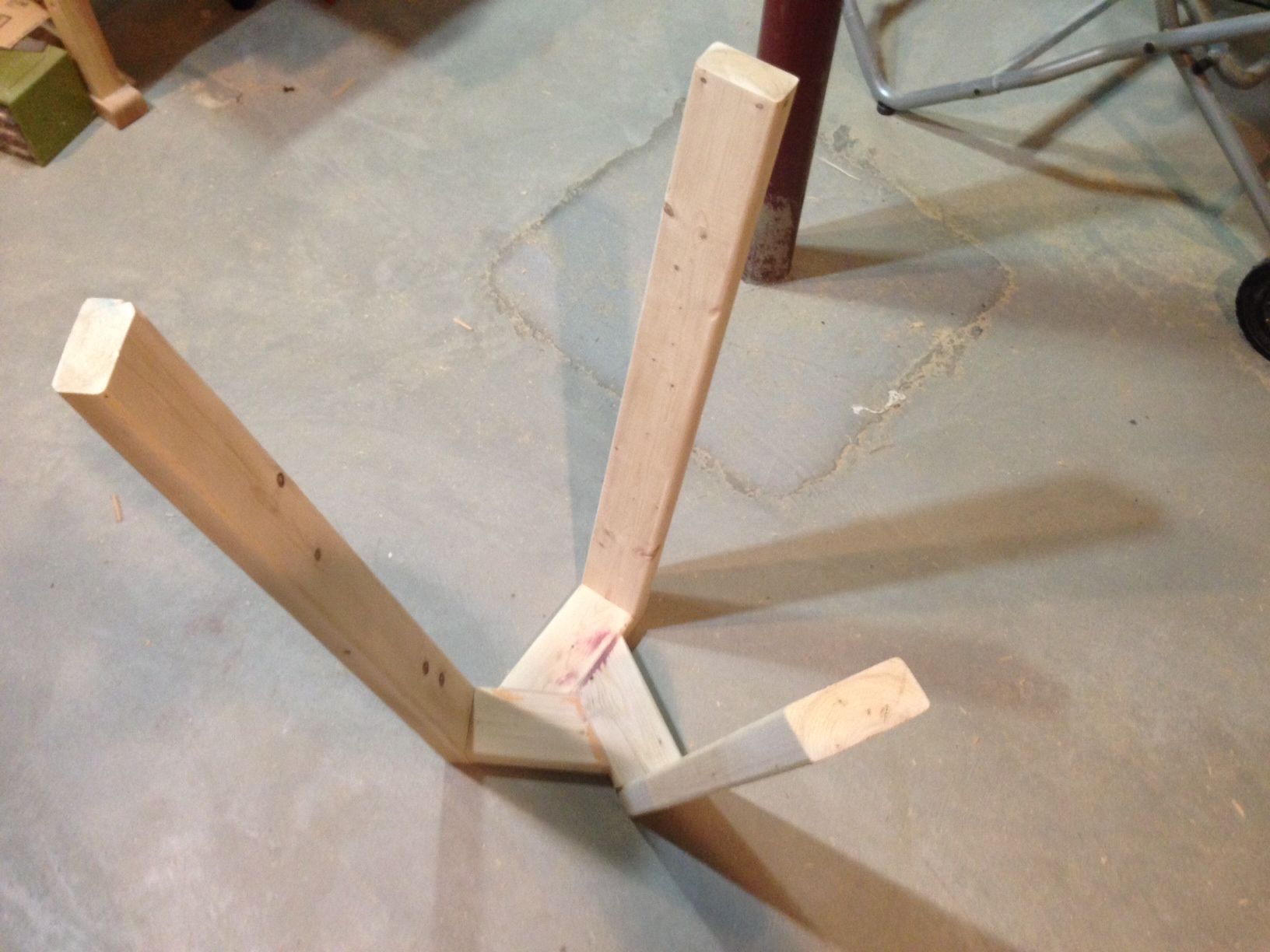Simple Round Table : 15 Steps (with Pictures) - Instructables