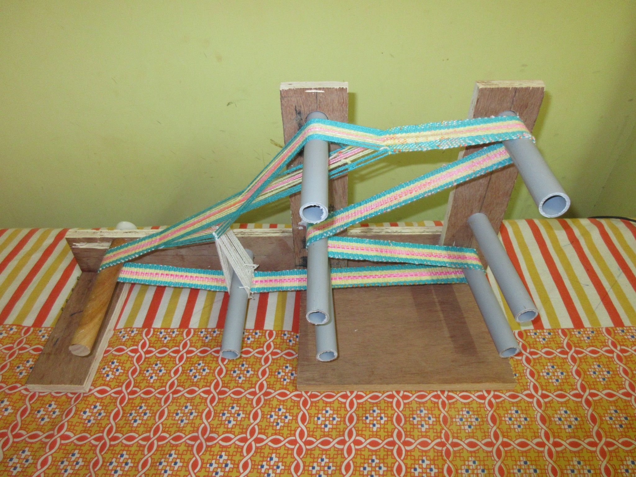How to Make an Inkle Loom and Weaving a Simple Band : 20 Steps (with ...