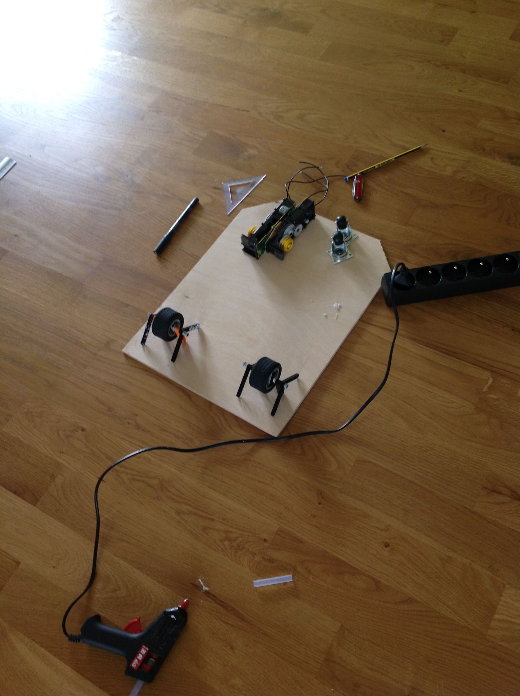 CleanBOT- Your DIY Floor Cleaning Robot : 15 Steps - Instructables