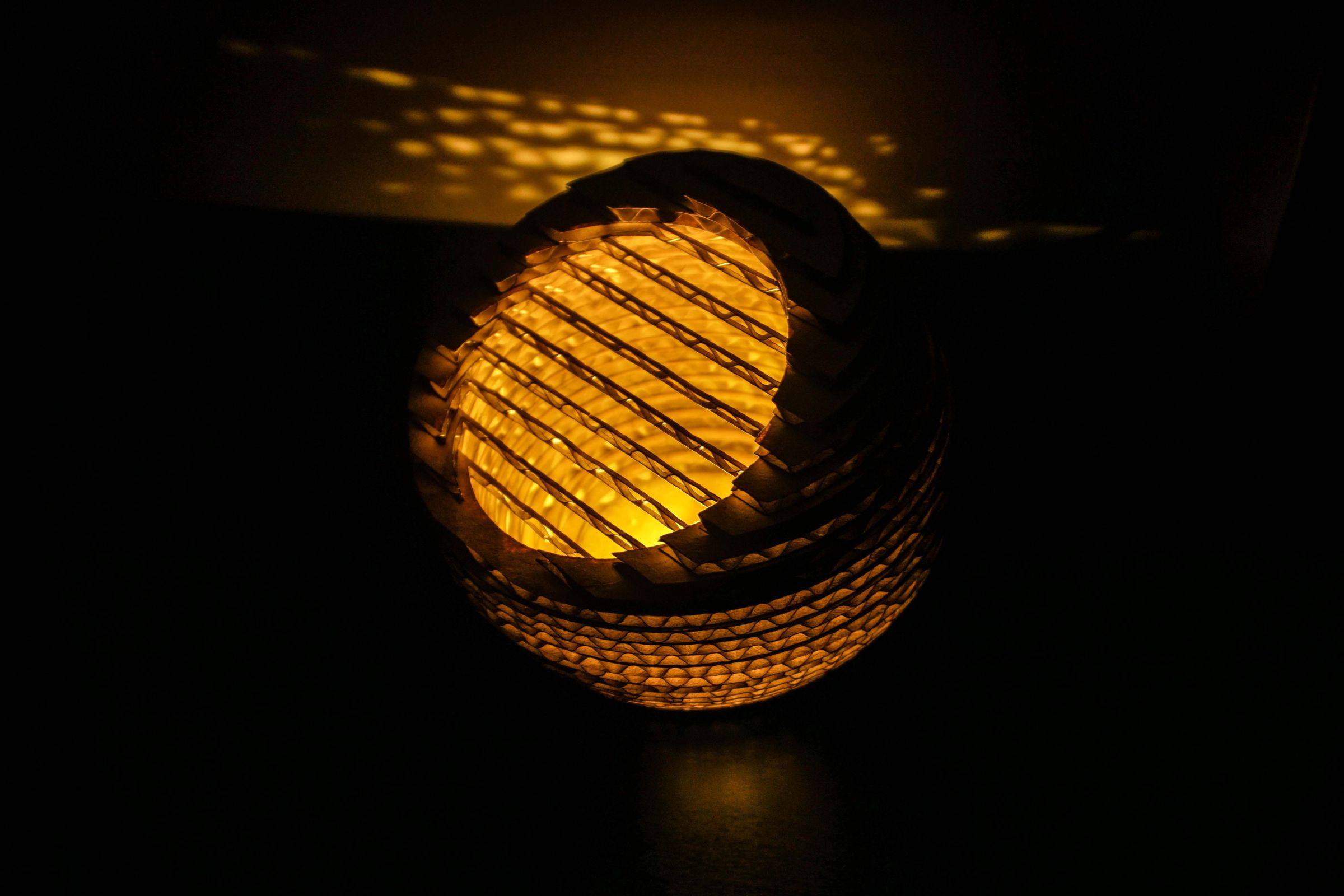 Cardboard Deskop Lamp : 4 Steps (with Pictures) - Instructables
