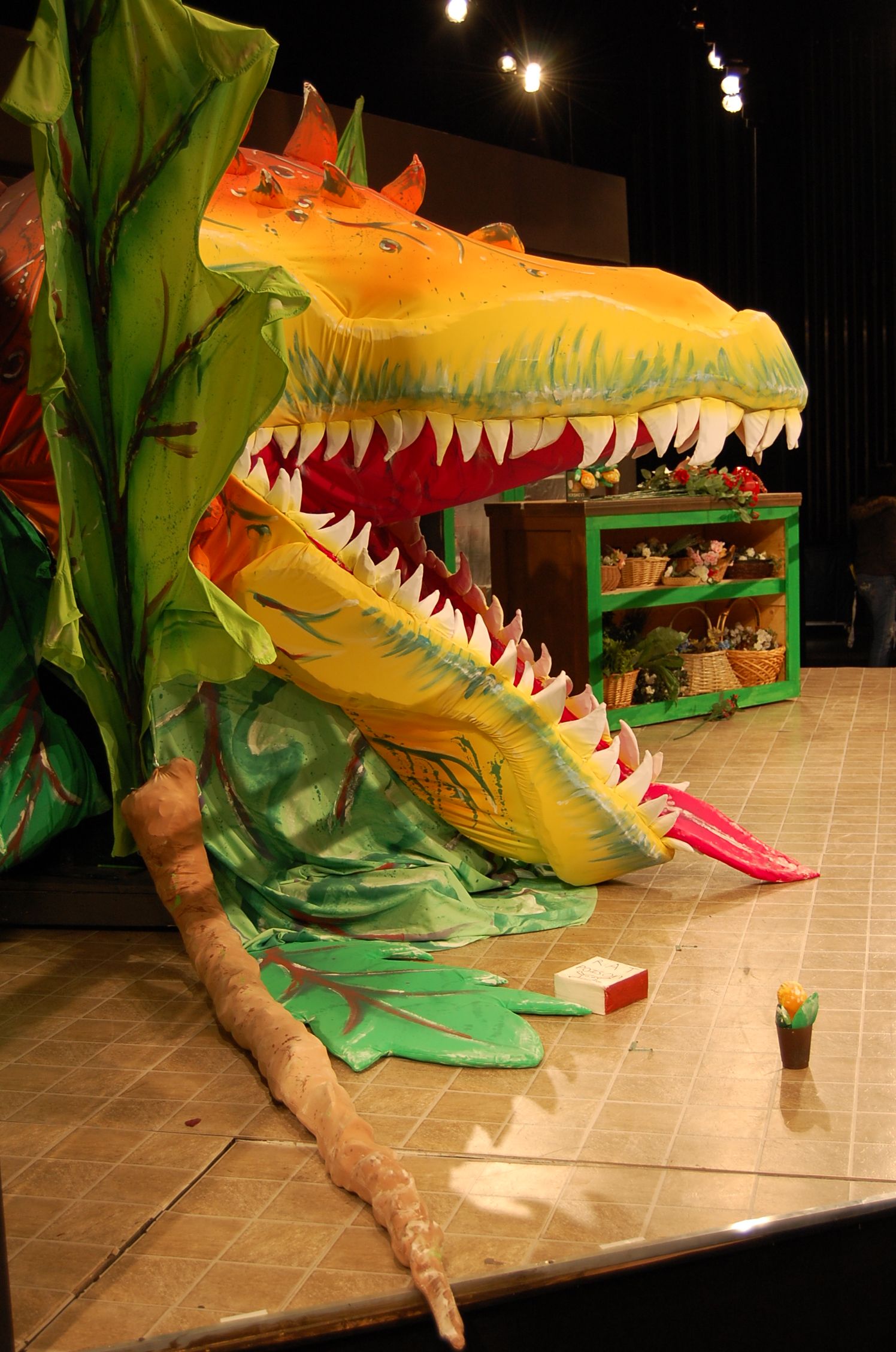 Building Audrey II Finale Pieces : 9 Steps - Instructables