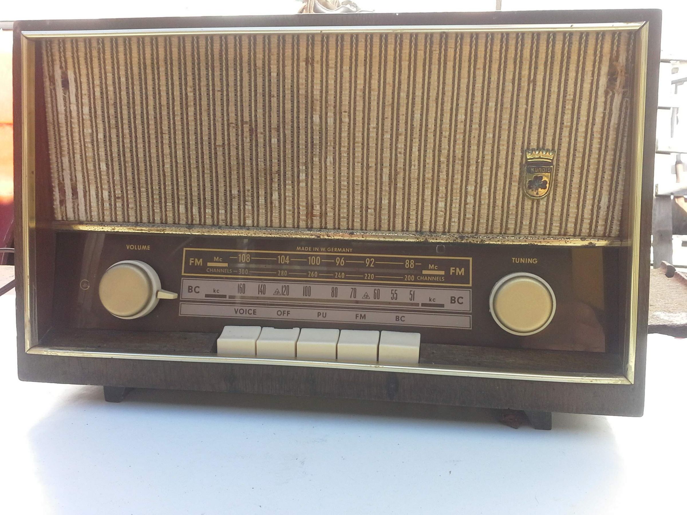 Fixing and Restoring an Old Radio. Grundig 96 : 6 Steps - Instructables