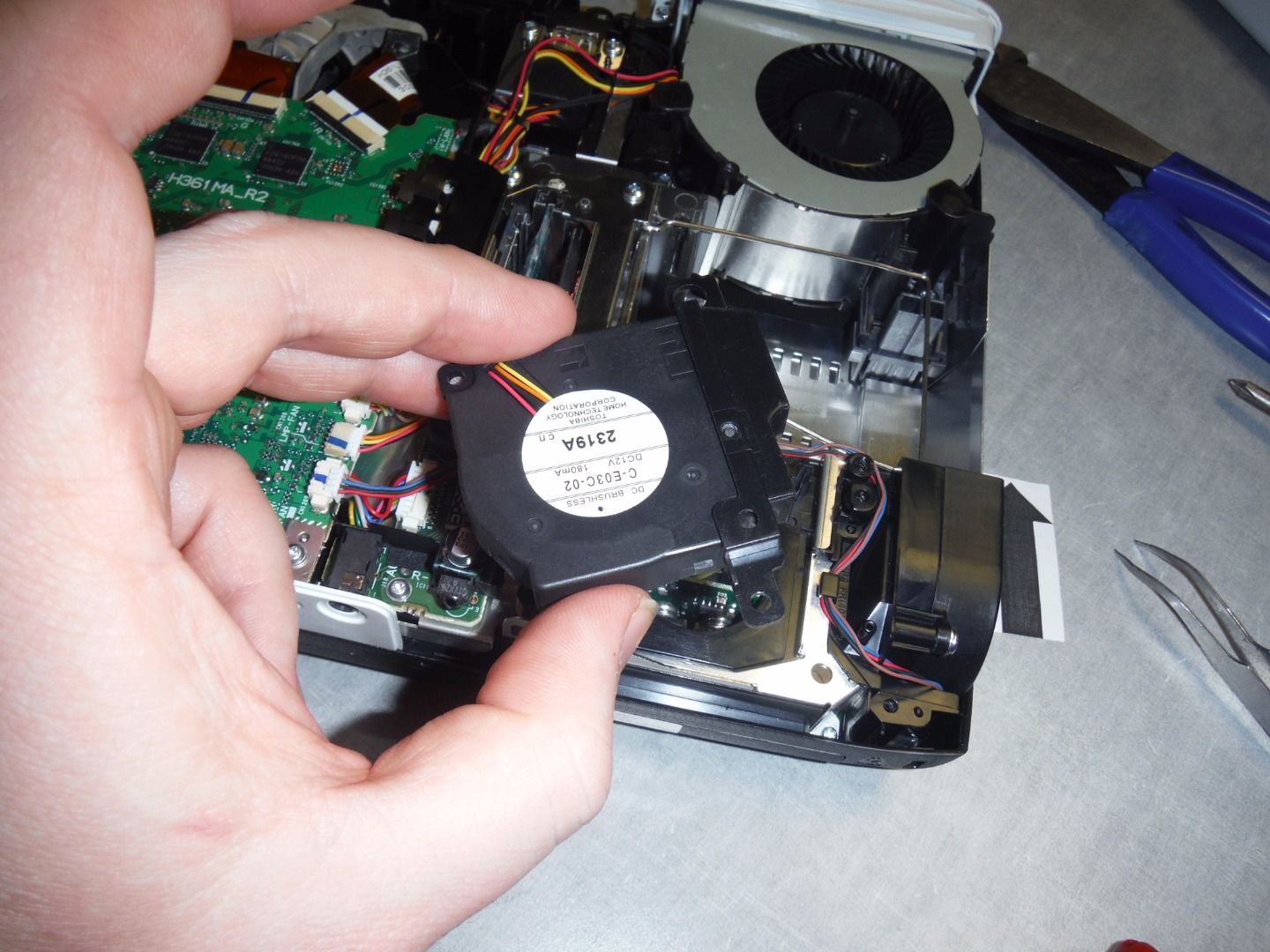 Epson 1770W LCD Projector Overheating? Repair It! : 8 Steps (with ...