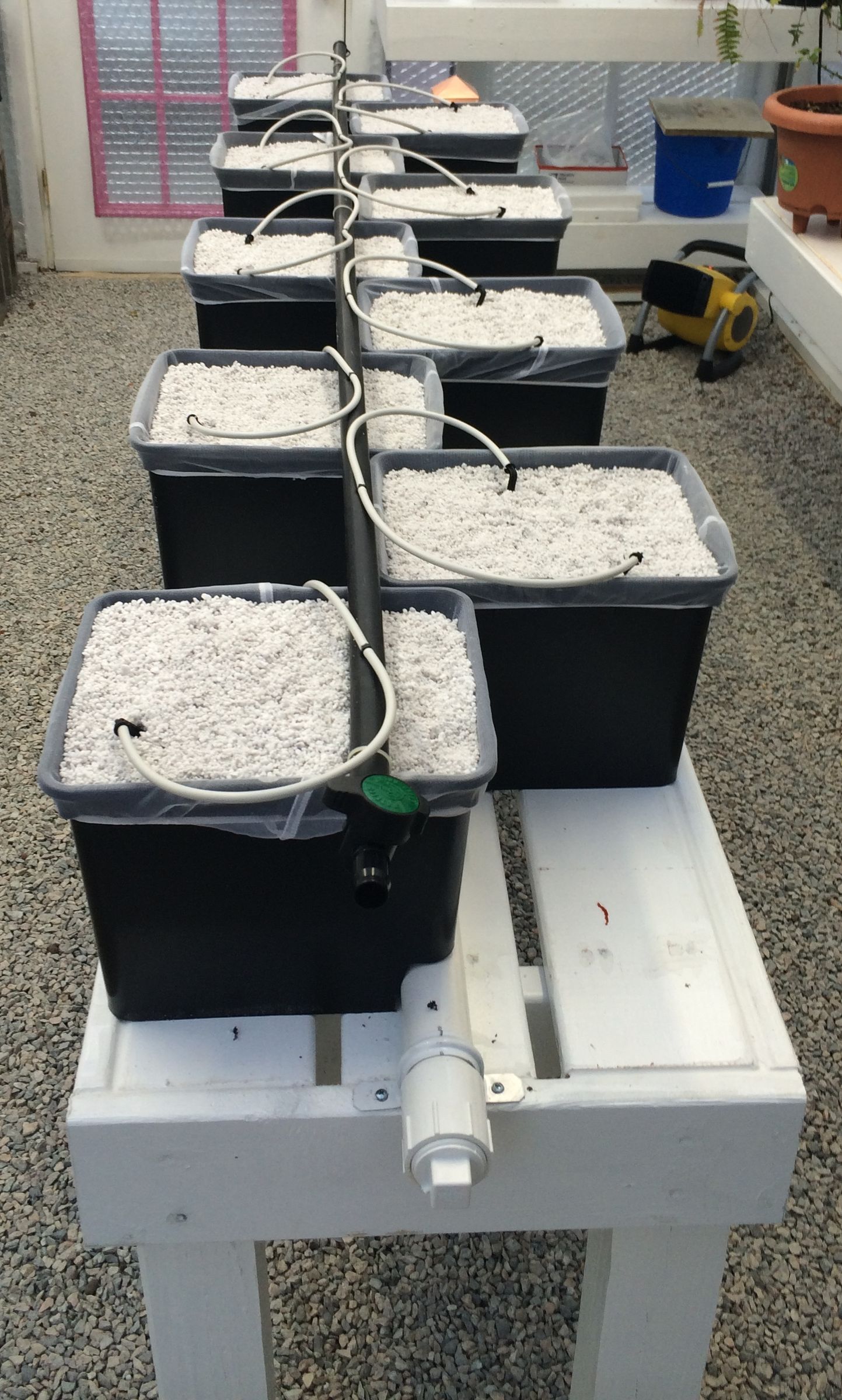 Dutch Bucket Hydroponic System : 27 Steps (with Pictures) - Instructables