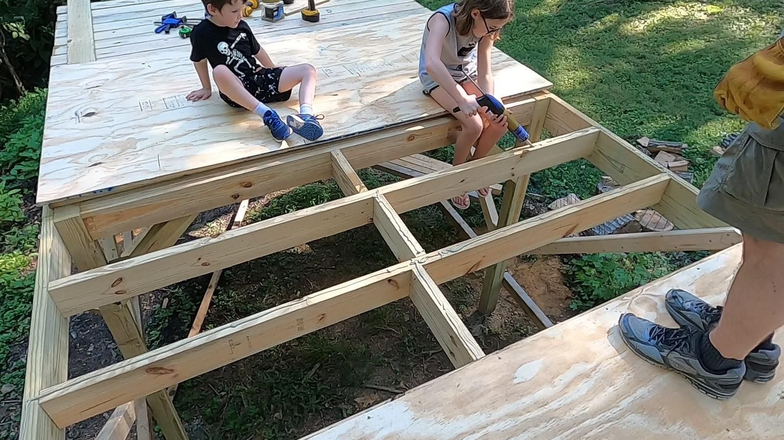 Backyard Treehouse With Zip Line, Trap Door, and Sliding Door : 25 ...