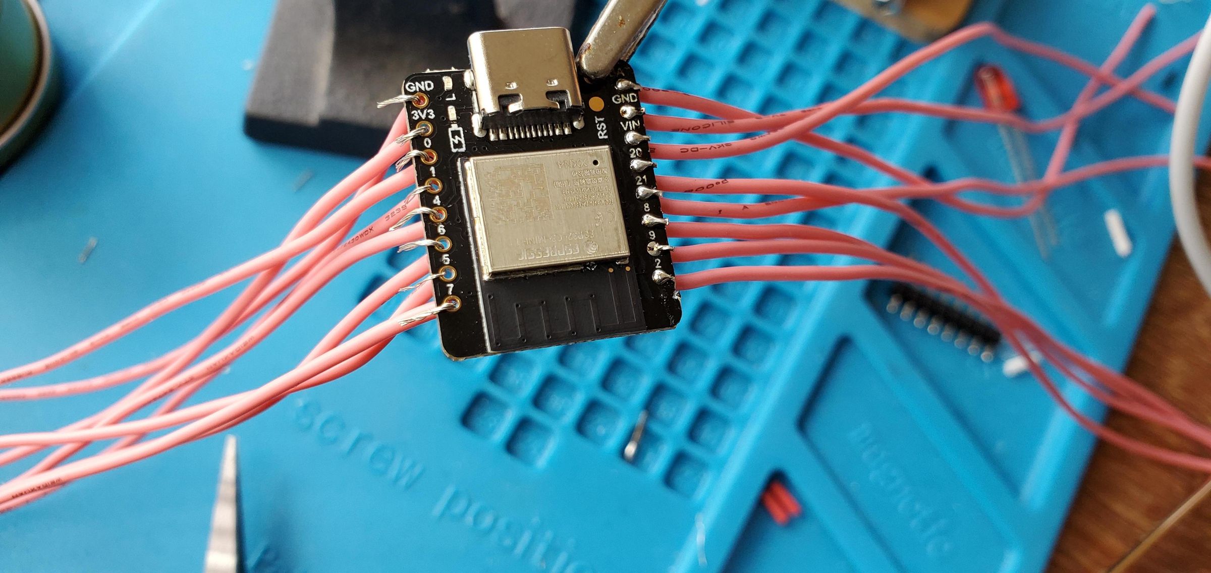 ALIENS! Making Your Circuit Boards Into Multiuse Protoboards! : 6 Steps ...