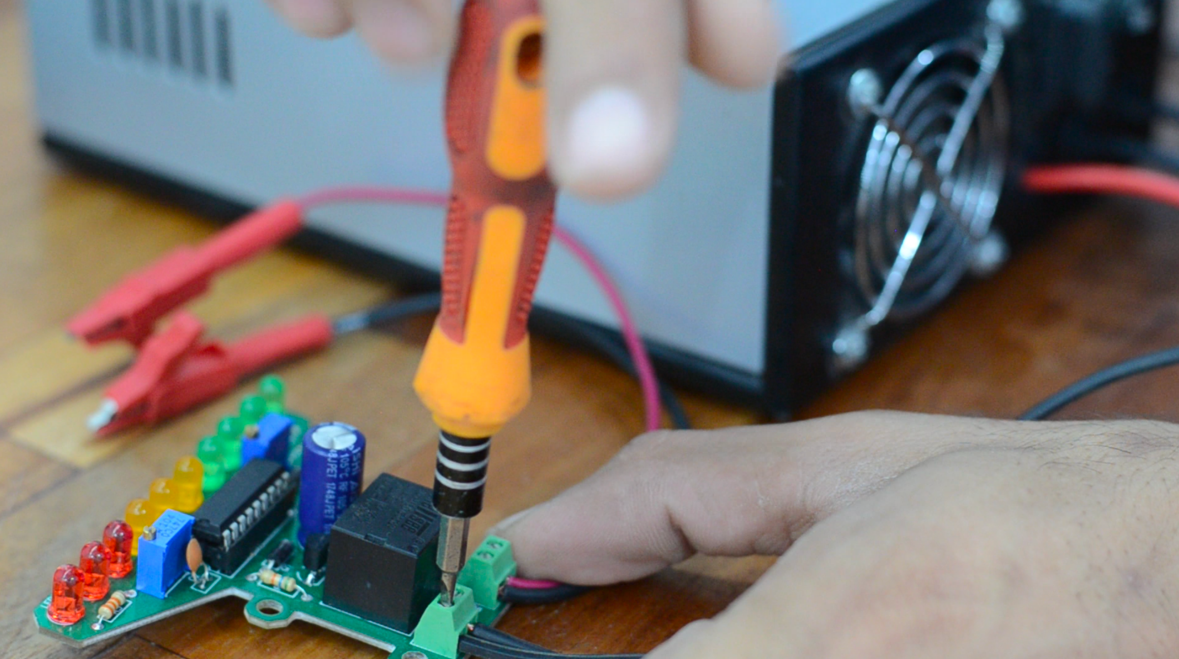 DIY Battery Level Indicator/Auto Cutoff for 12v Battery : 5 Steps (with ...