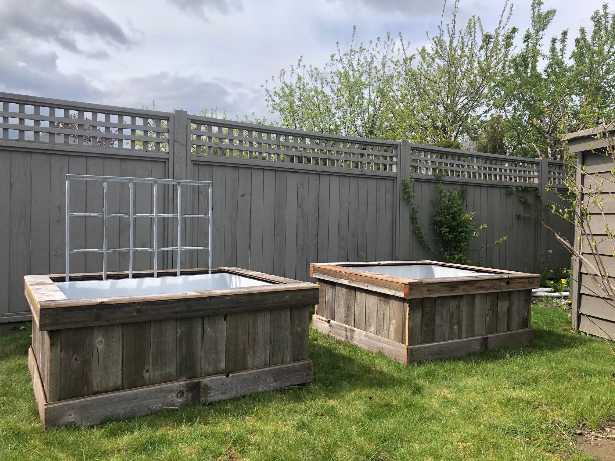 Garden Planters - From an IBC Tote and Old Fence : 13 Steps (with ...