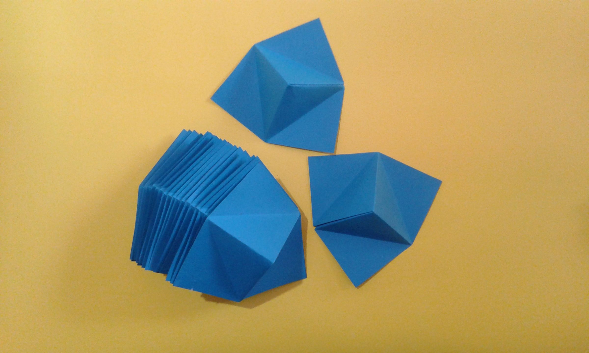 Abstract Origami Wall Decor : 7 Steps (with Pictures) - Instructables