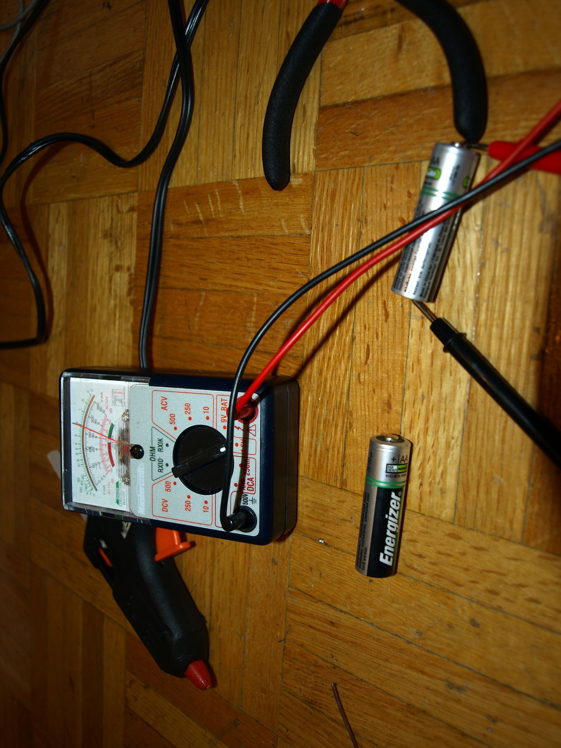 How to Make a Very Simple Robot : 16 Steps - Instructables