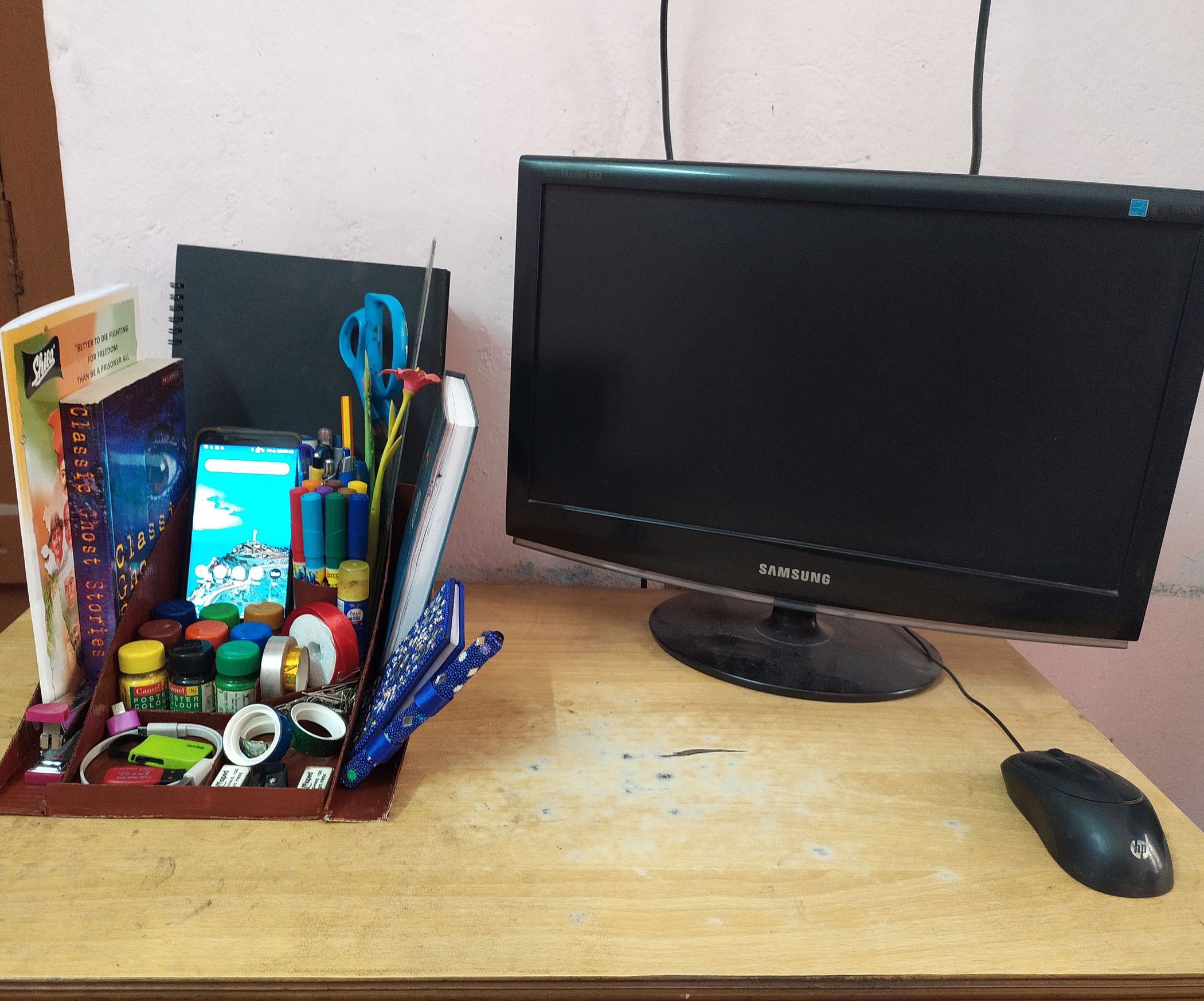 Decluttering My Desk by Making a Desk Organiser : 6 Steps - Instructables