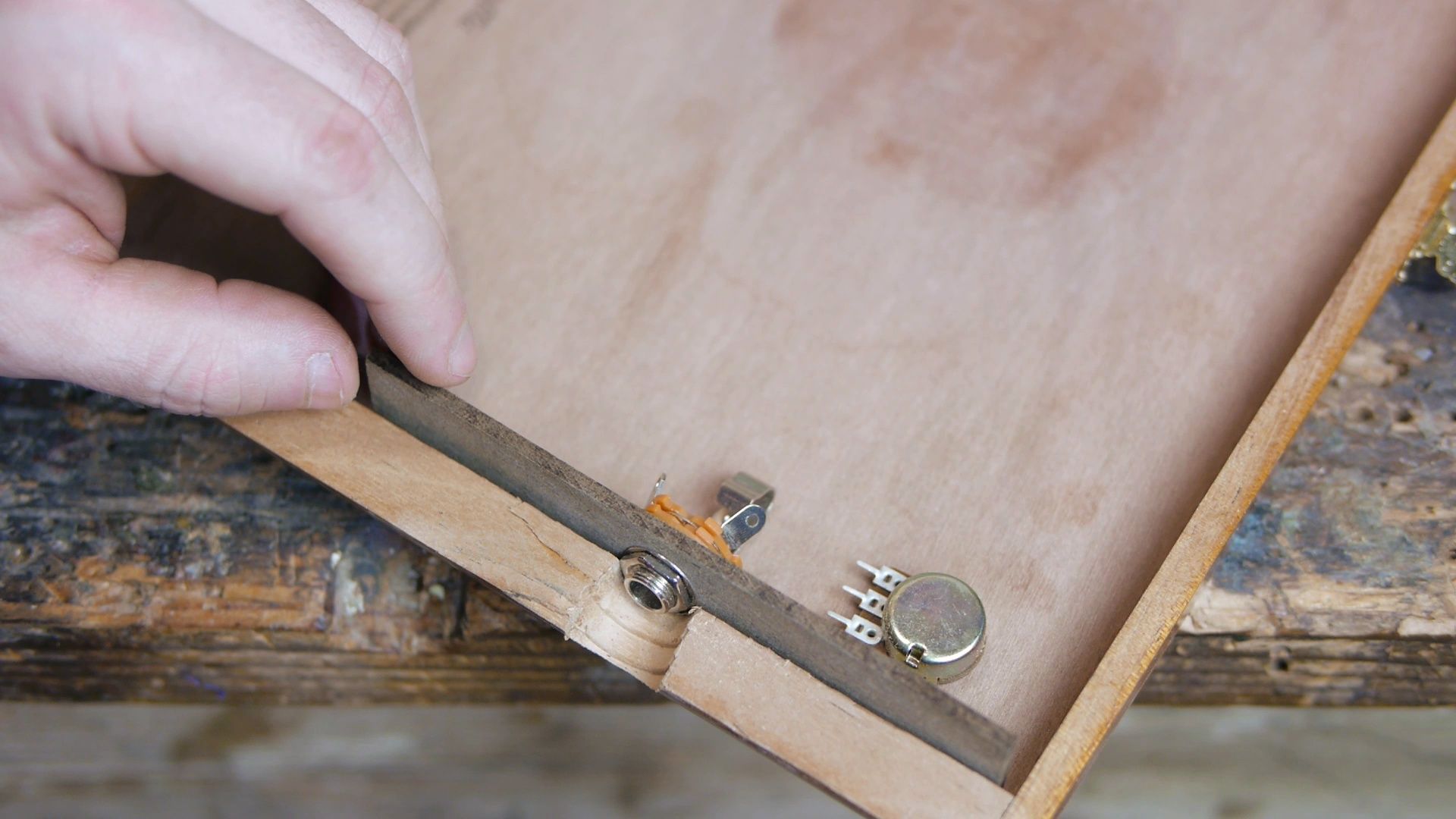 Cigar Box Stomp Box : 7 Steps (with Pictures) - Instructables