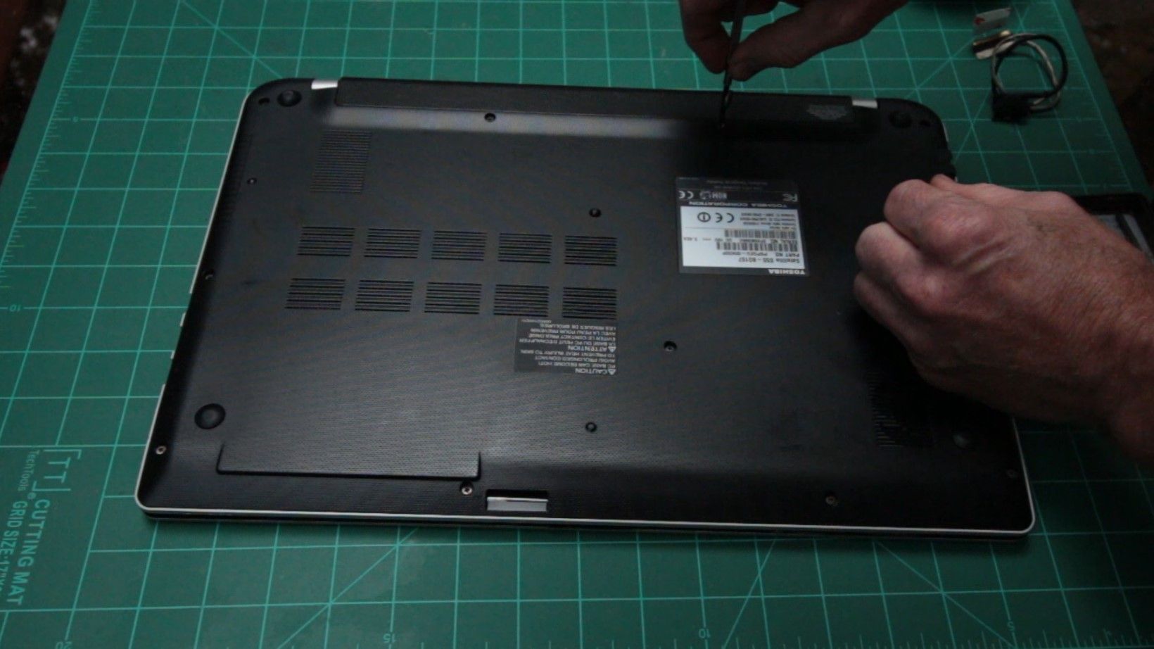 Replacing a Laptop Screen Cable : 11 Steps - Instructables