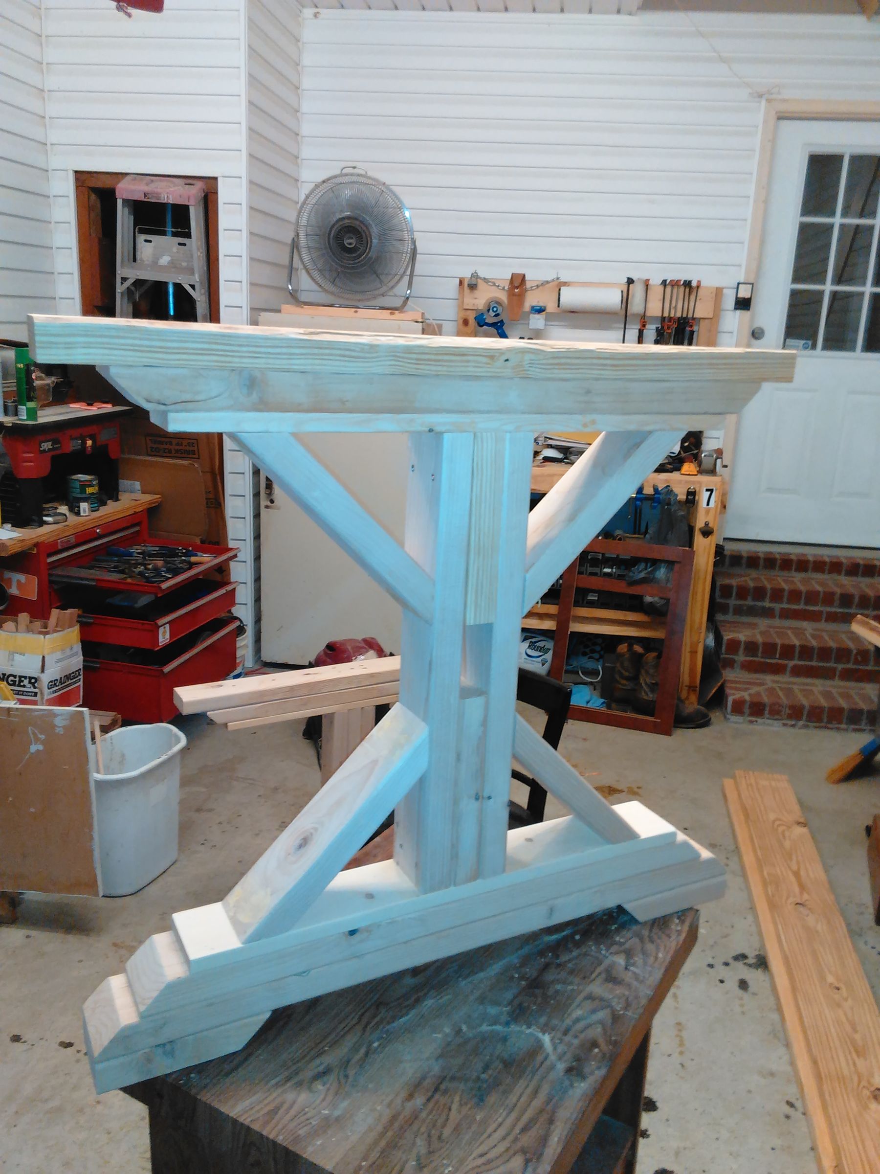 Rustic Farmhouse Table DIY : 10 Steps (with Pictures) - Instructables