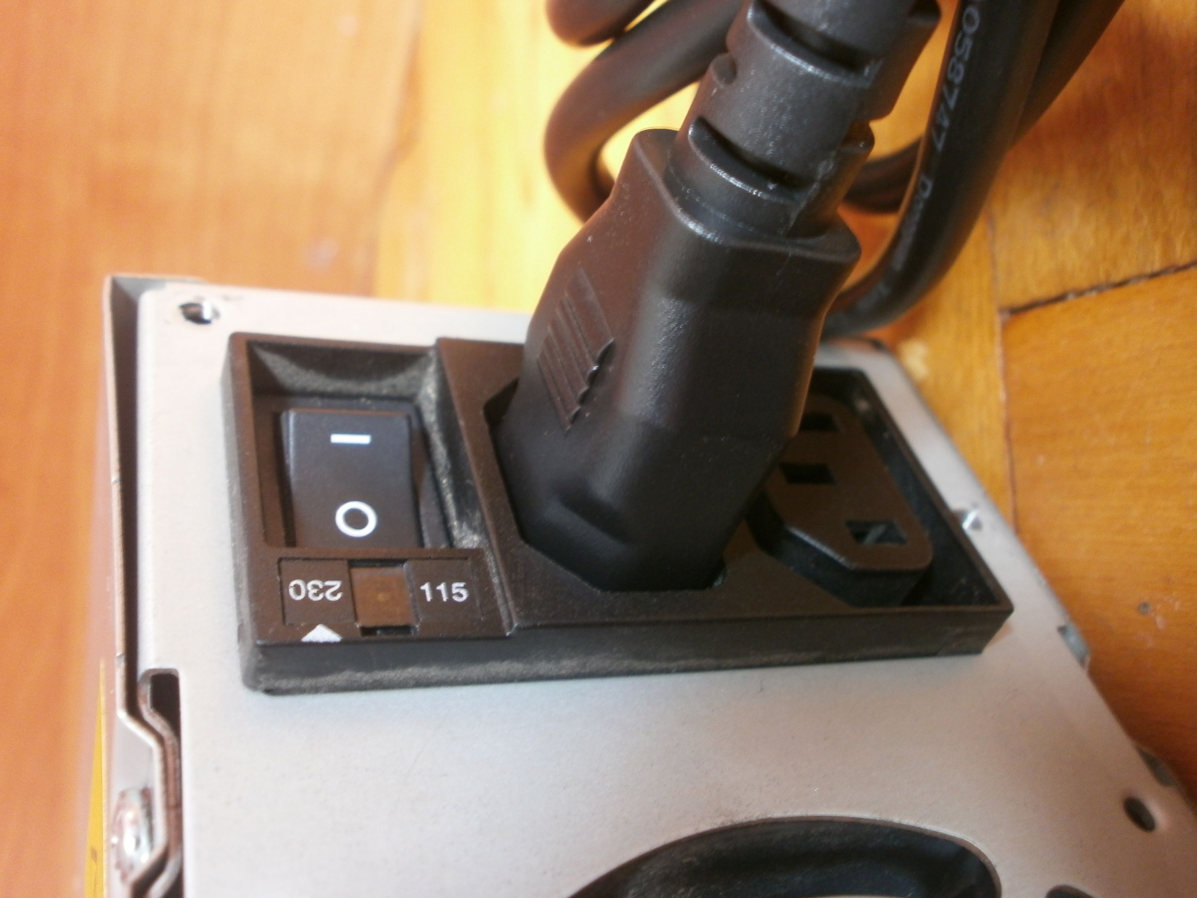 How to Identify and Replace a Blown Fuse : 4 Steps - Instructables