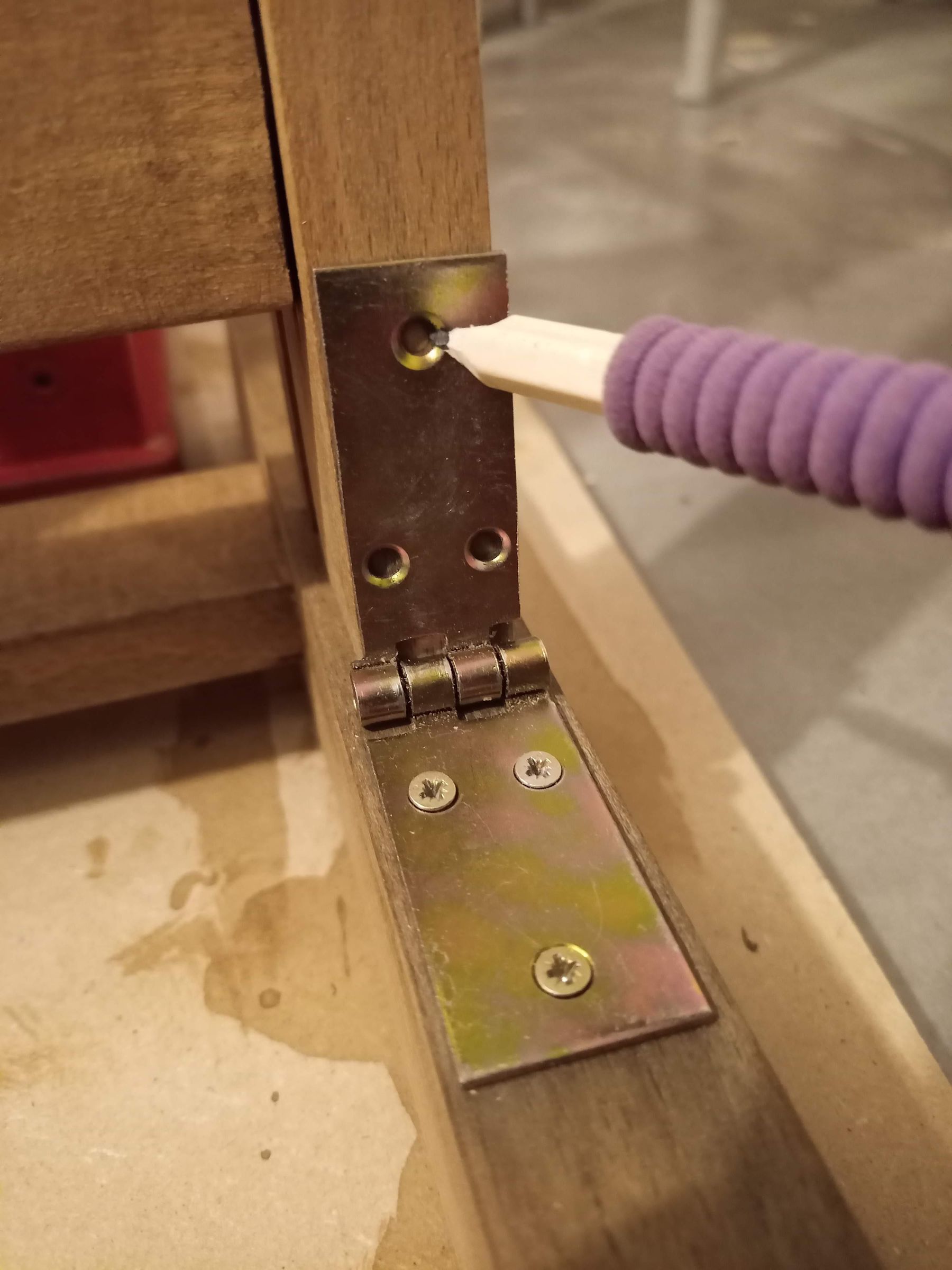 Old Easel Restoration : 21 Steps (with Pictures) - Instructables