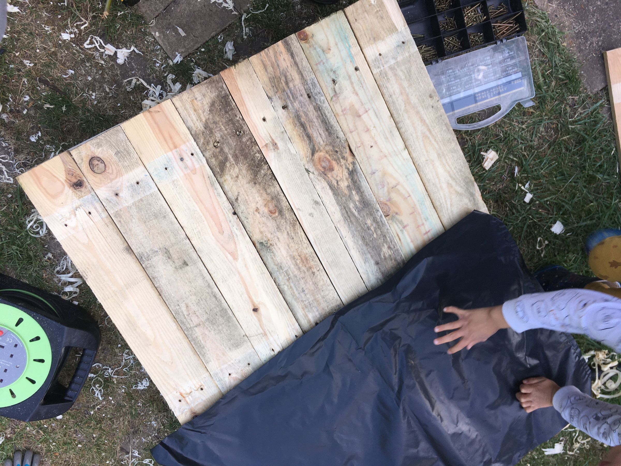 Pallet Sand Pit - DIY in 2 Hours From 2 Pallets! : 12 Steps (with ...
