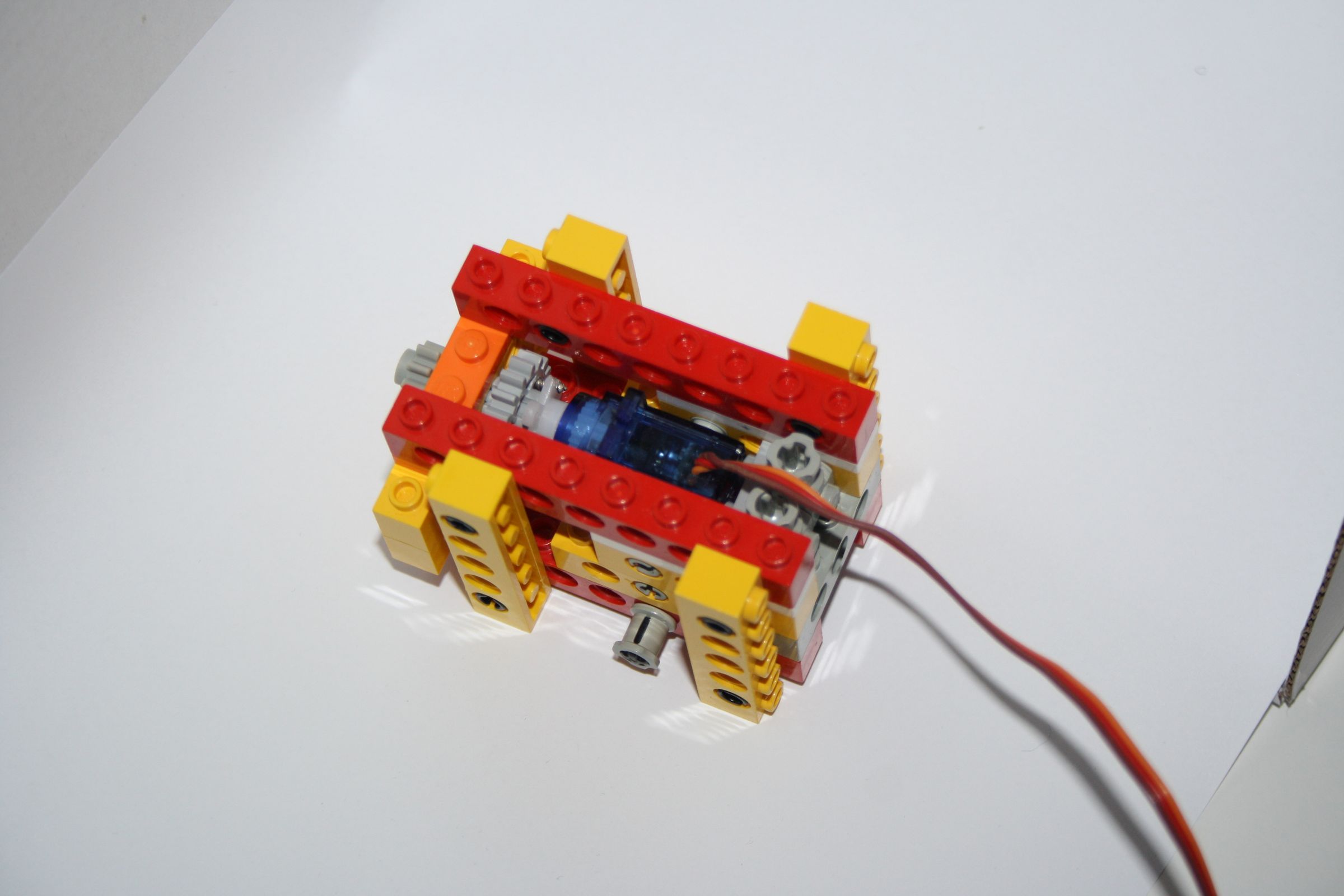 Servo SG90 With Unmodified Lego V2 : 4 Steps - Instructables