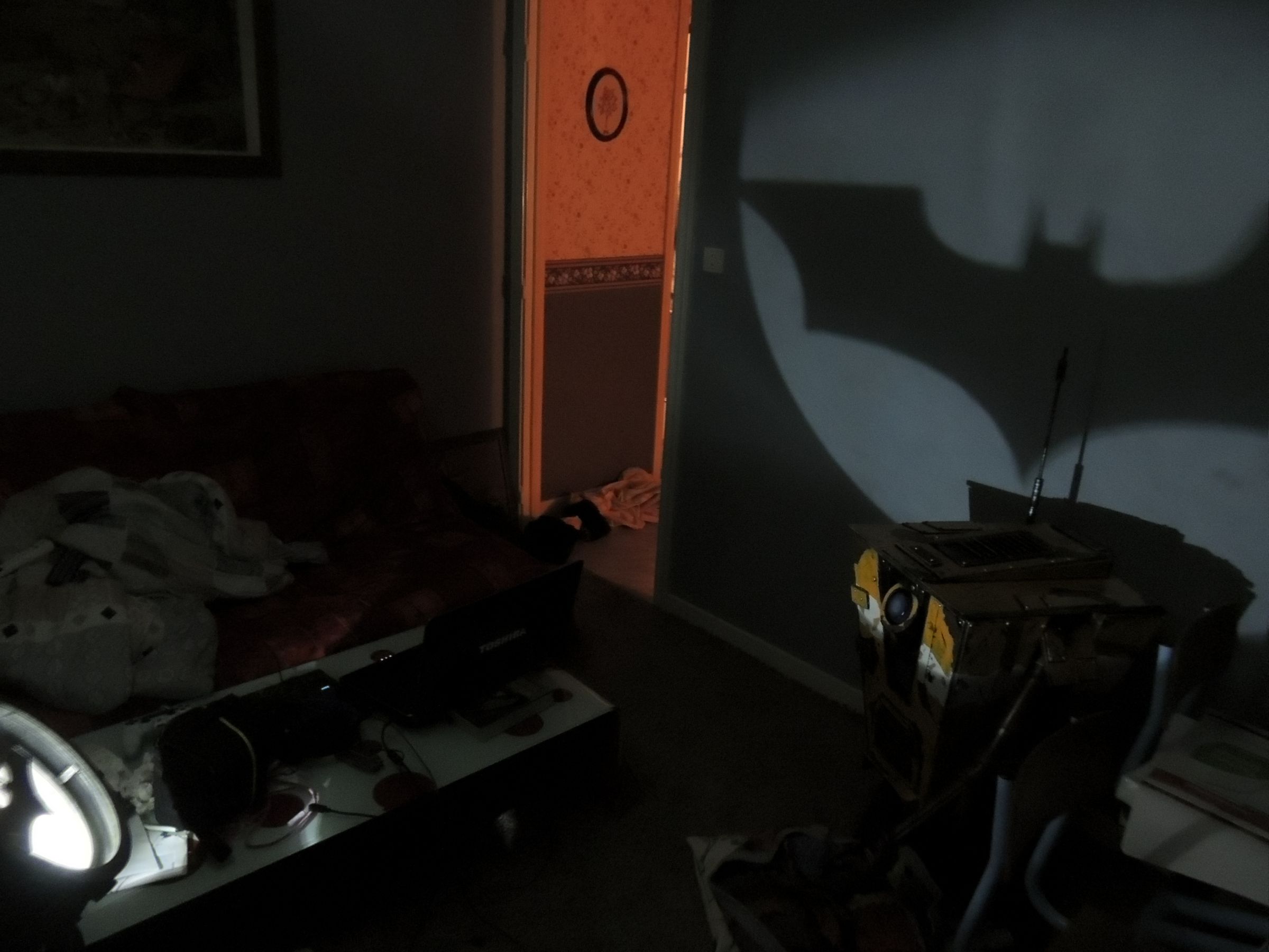 How to Make a BAT-signal : 8 Steps (with Pictures) - Instructables