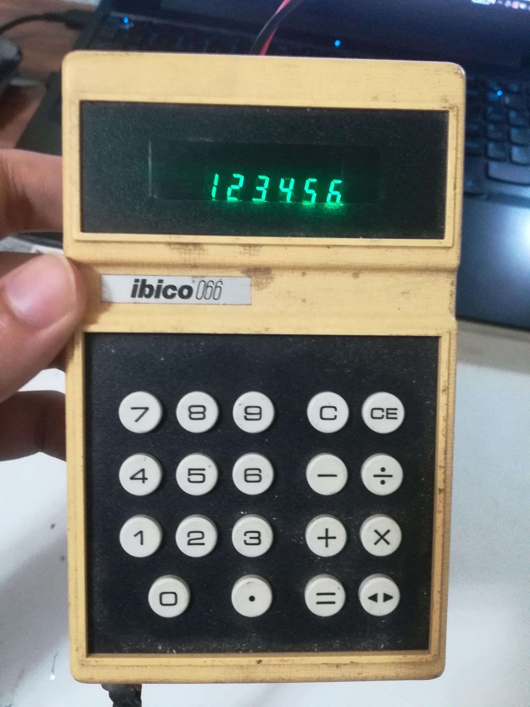 Turn a VFD 1970s Calculator Into a Digital Clock : 20 Steps (with ...