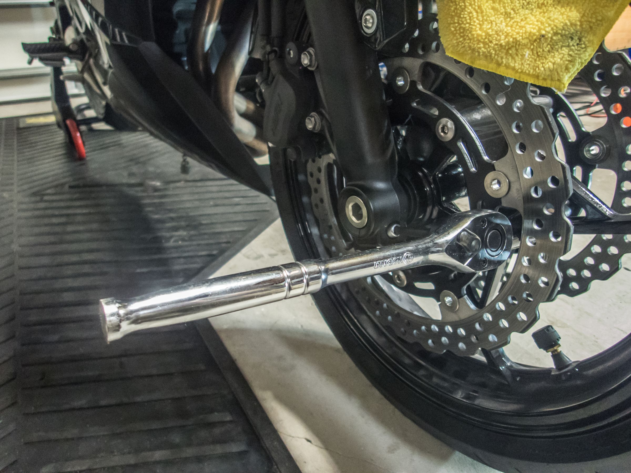 Motorcycle Fork Brace Install - 2017 Ninja 650 / Z650 : 10 Steps (with ...