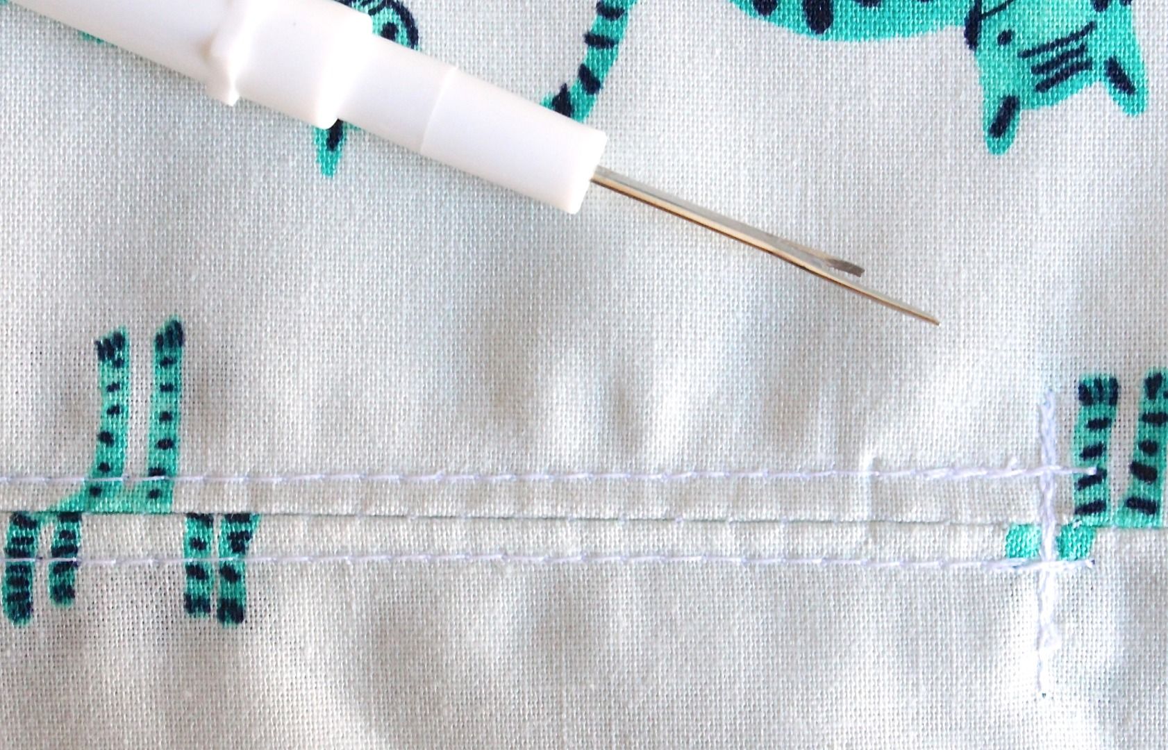 How to Sew a Zippered Pillow Cover : 10 Steps (with Pictures ...