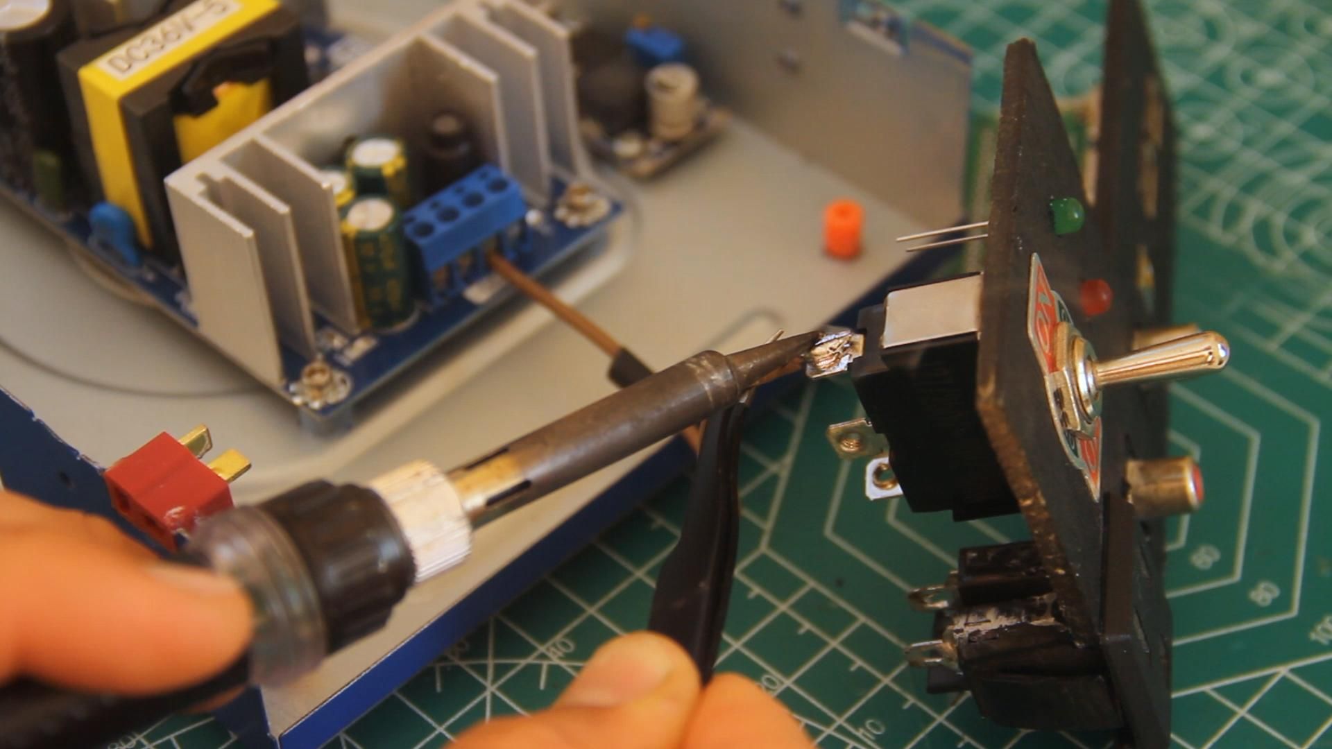 Build a Variable Lab Bench Power Supply : 22 Steps (with Pictures ...