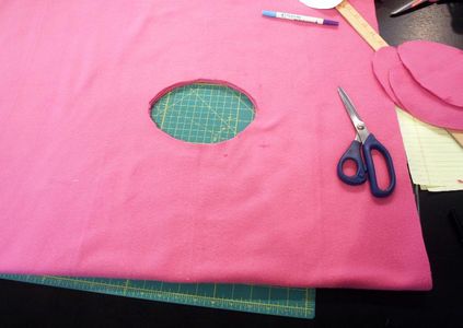 Kids Snuggie : 7 Steps (with Pictures) - Instructables