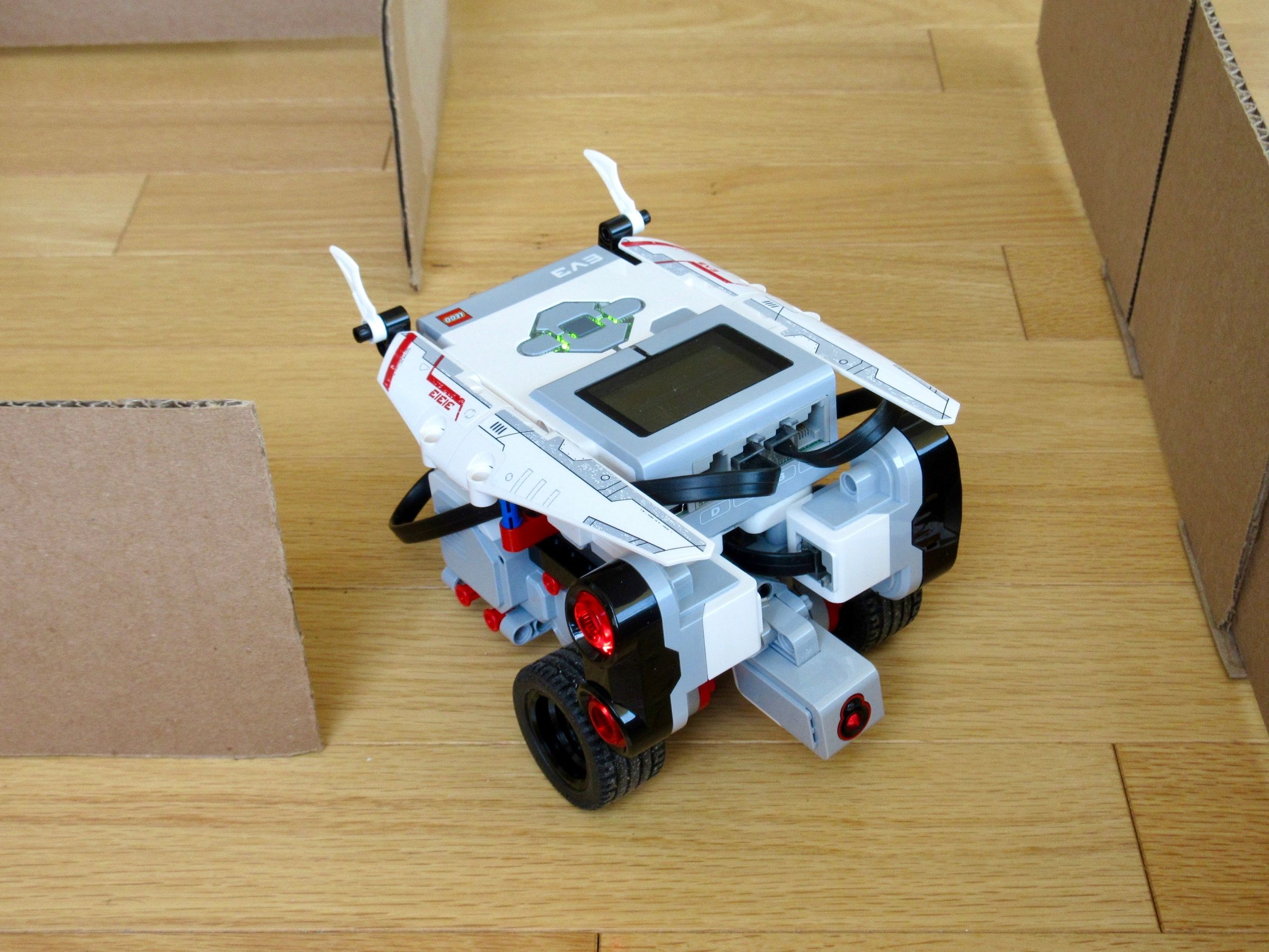 LEGO Robot Drives Thru a Maze : 9 Steps - Instructables