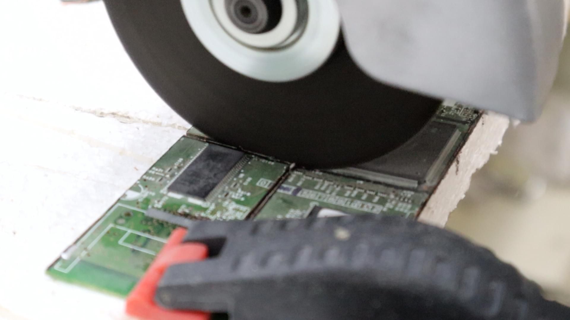 How to Make Beautiful PCB Keyrings From Recycled Printed Circuit Boards ...