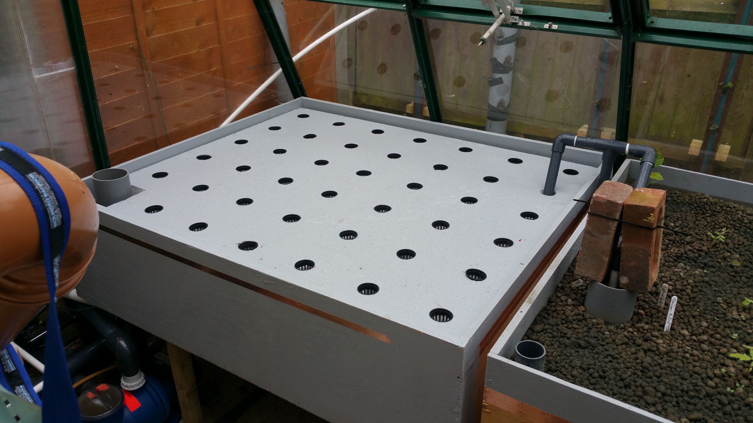 Building an Aquaponic Grow Bed Flood and Drain. : 10 Steps (with ...