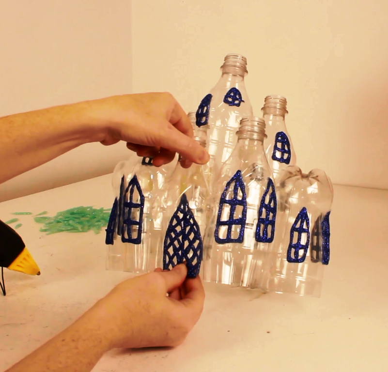 DIY Frozen Castle Using Plastic Bottles and Hot Glue : 5 Steps (with ...