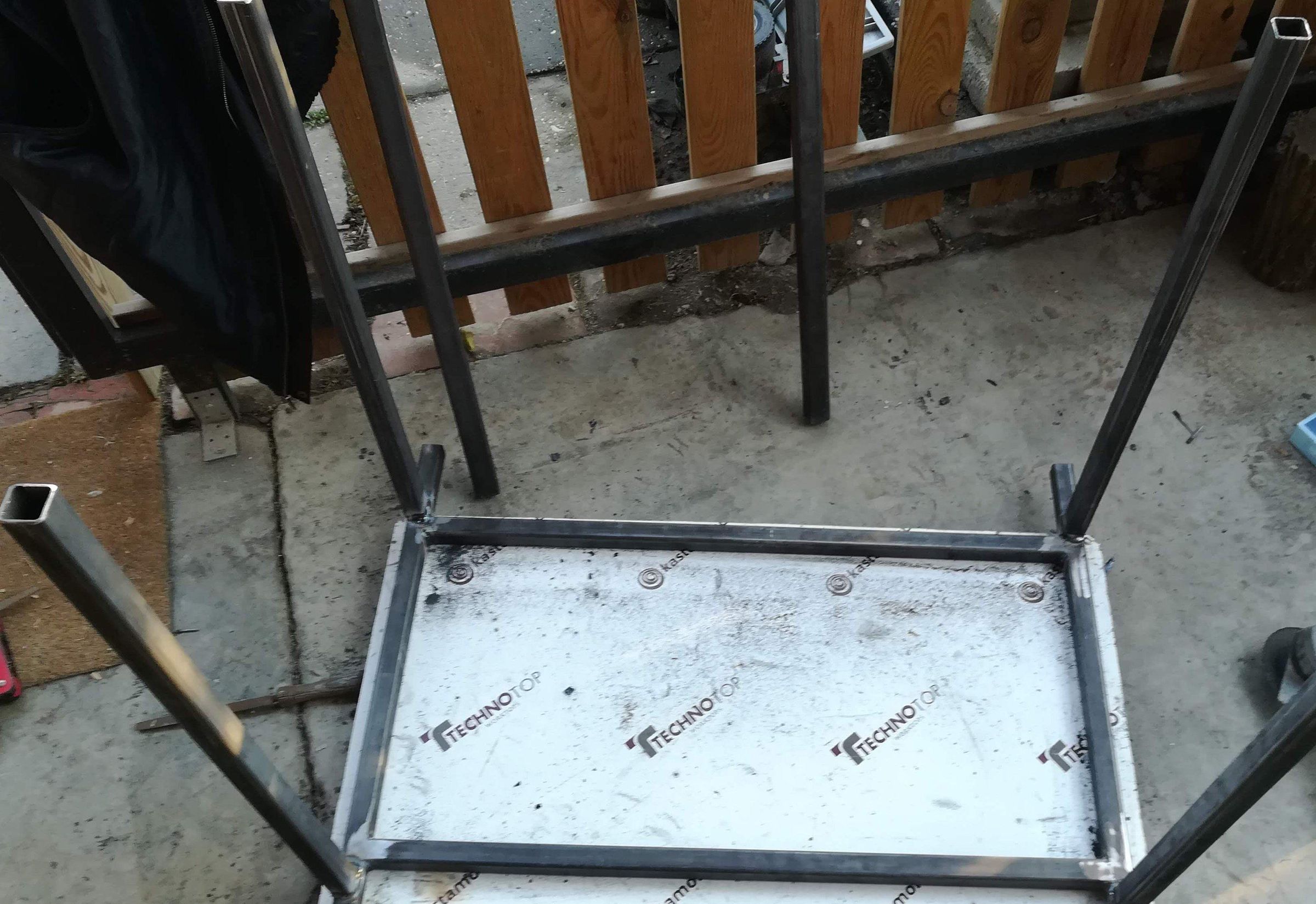 DIY Height Adjustable Standing Desks : 4 Steps (with Pictures ...