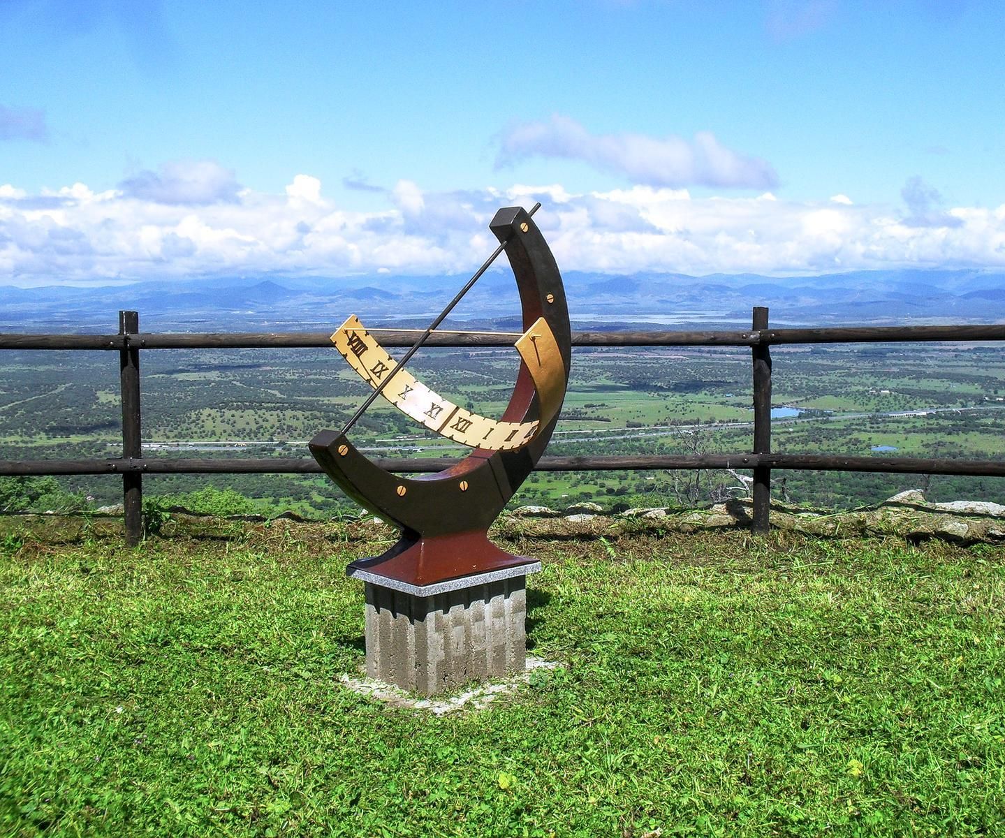 Fiberglass Equatorial Sundial : 6 Steps (with Pictures) - Instructables
