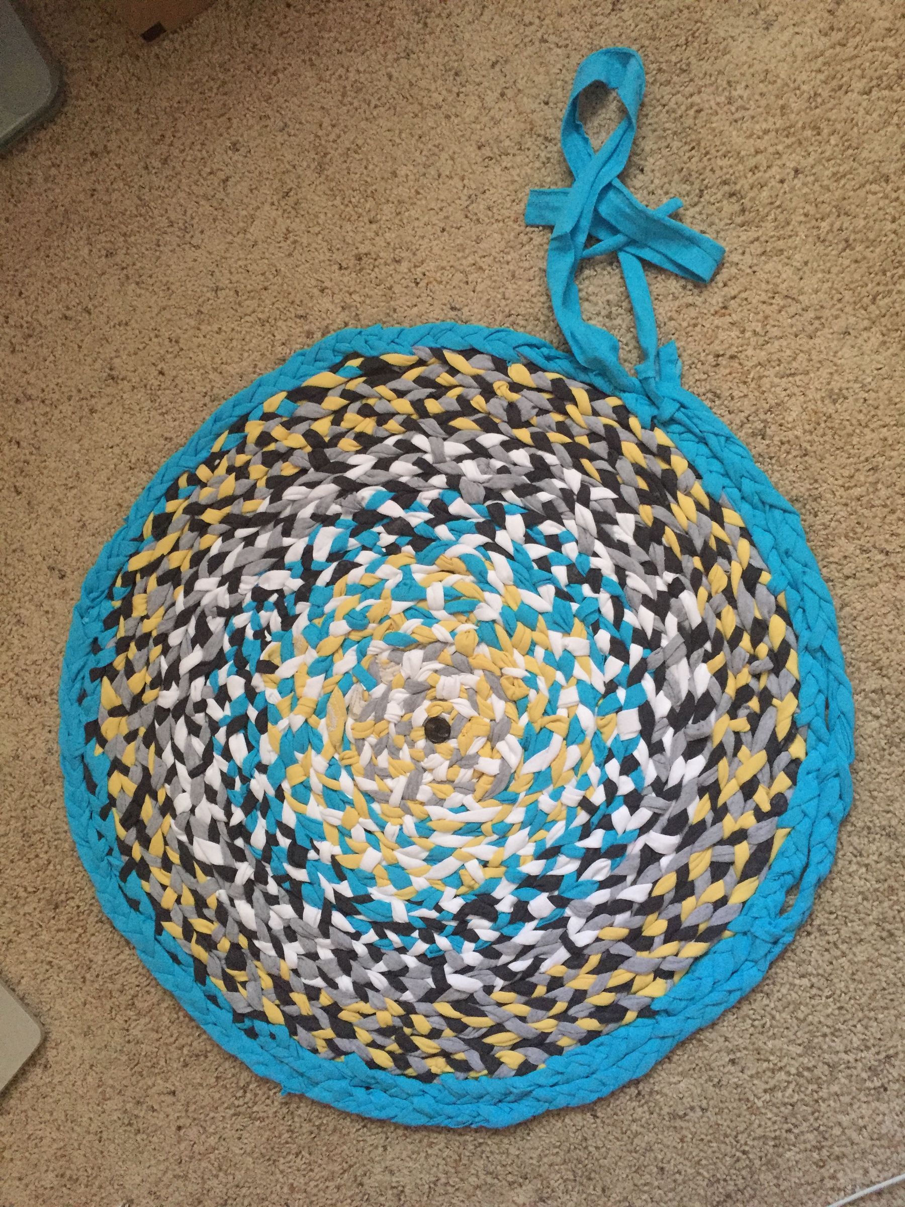 Braided T-shirt Rug : 5 Steps (with Pictures) - Instructables