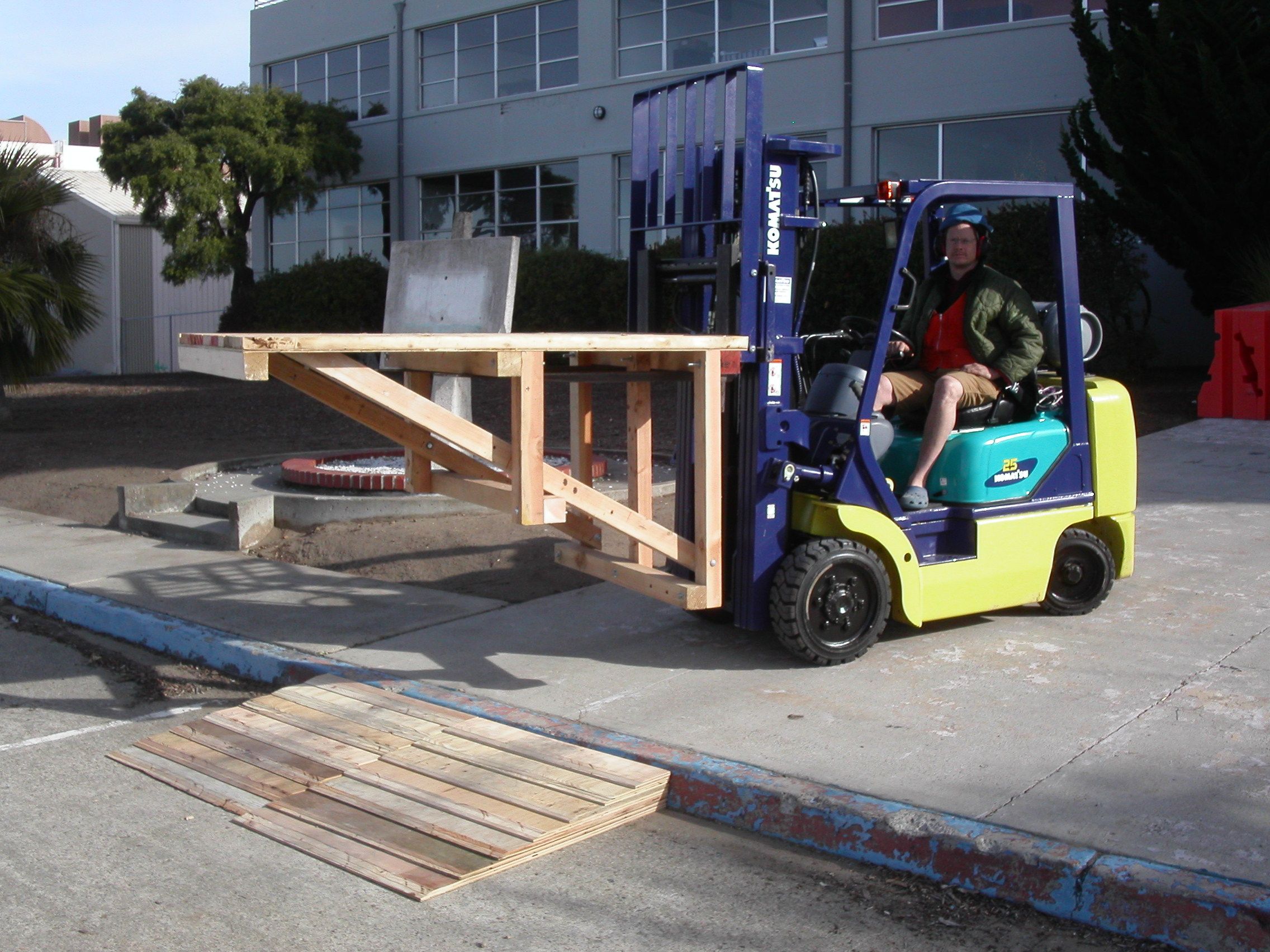 Forklift Loading Dock and Curb Ramp : 3 Steps - Instructables