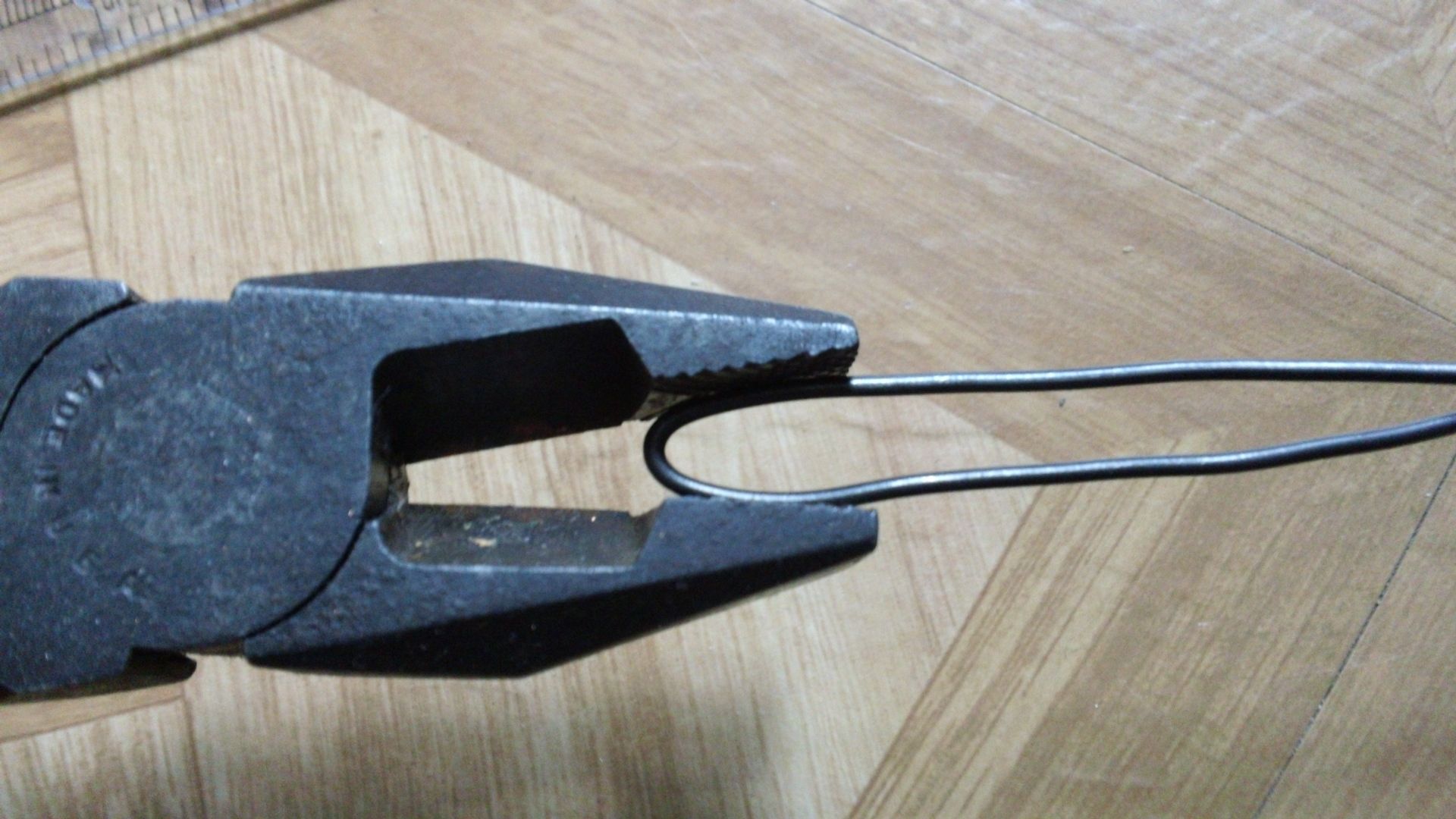 Basics of Twisting Wire for Jewelry : 4 Steps (with Pictures ...