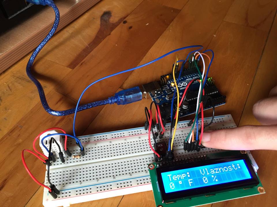 Portable Arduino Uno Temperature and Humidity Sensor With LCD Screen ...
