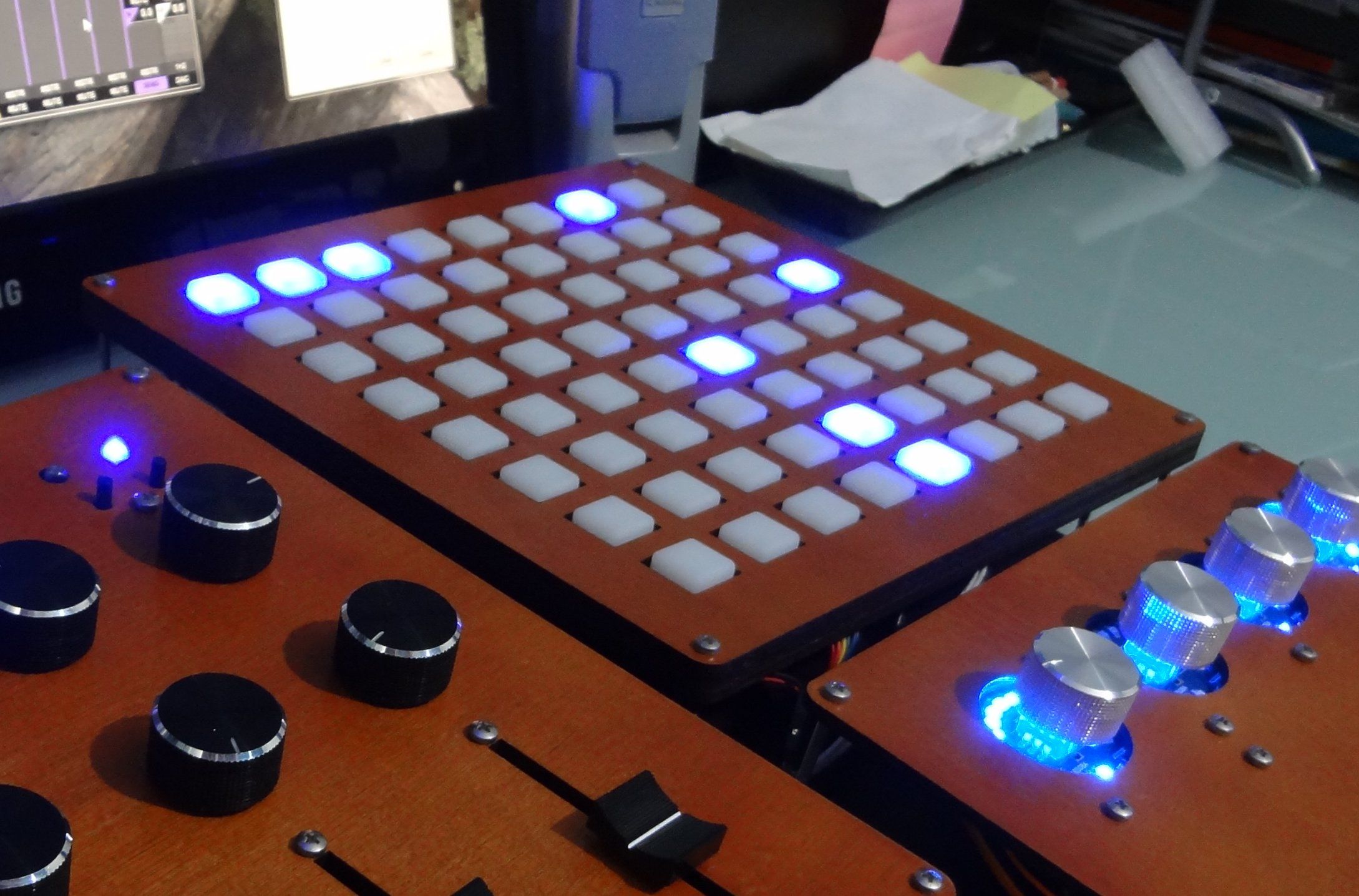 Teensy Monster V1.0 // DIY MIDI Controller : 11 Steps - Instructables