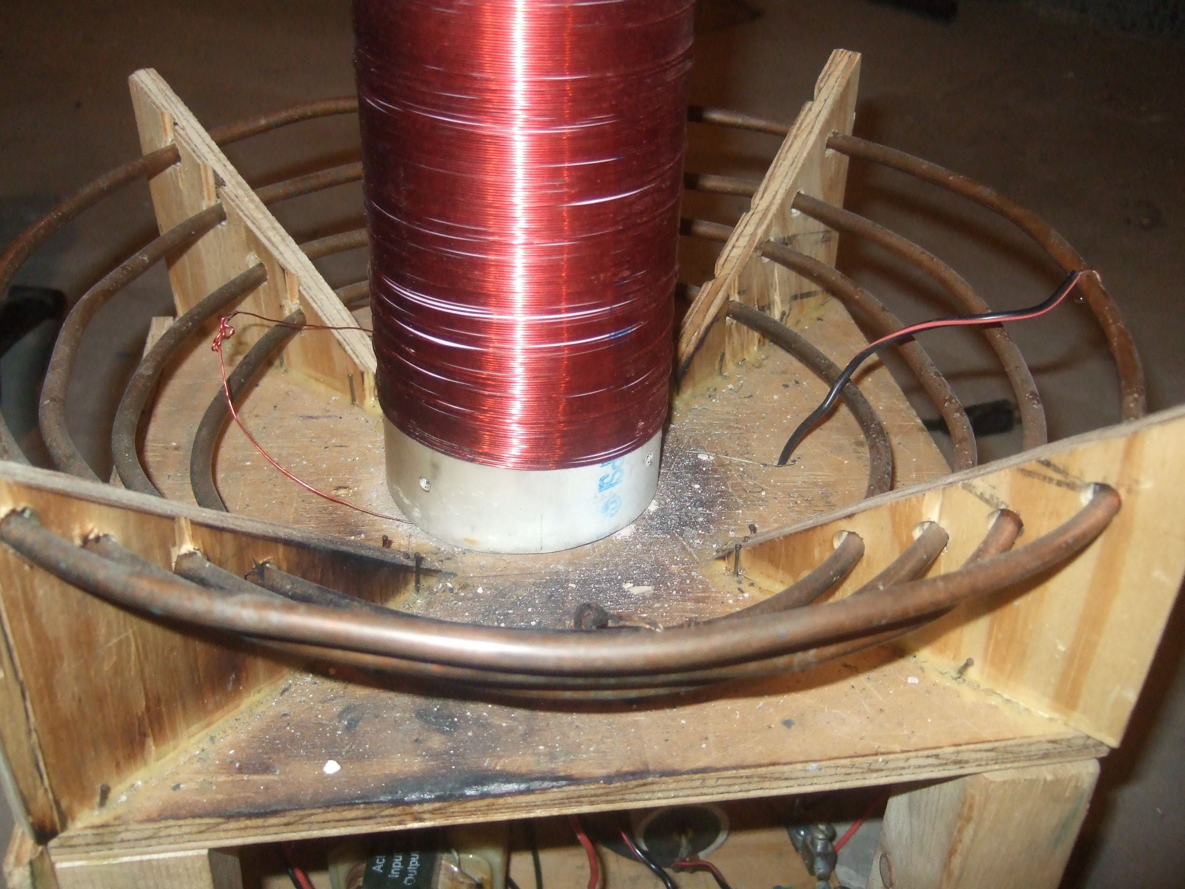 Step by Step Plans to Building a 250,000 Volt Tesla Coil : 9 Steps ...