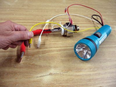 SCR Tester From a Flashlight : 11 Steps - Instructables