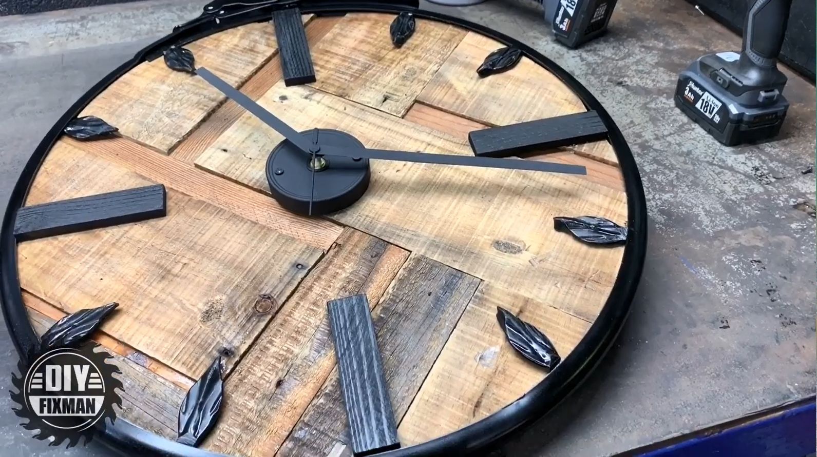 How to Build a Wall Clock Using Only Recycled Materials : 14 Steps ...