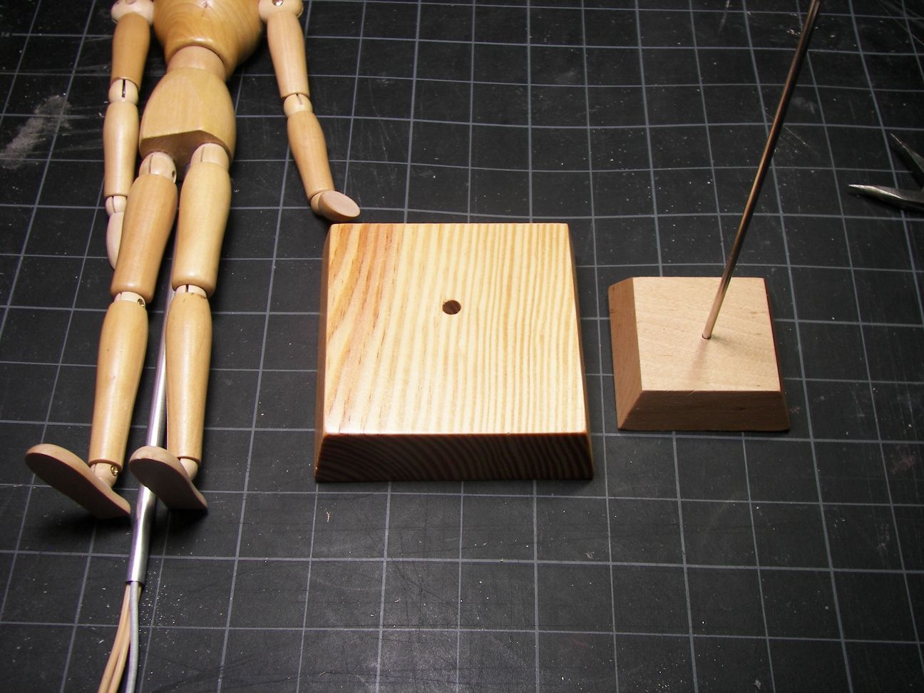 Wood Manikin Figure Lamp With IPad - a DIY Tutorial : 10 Steps (with ...