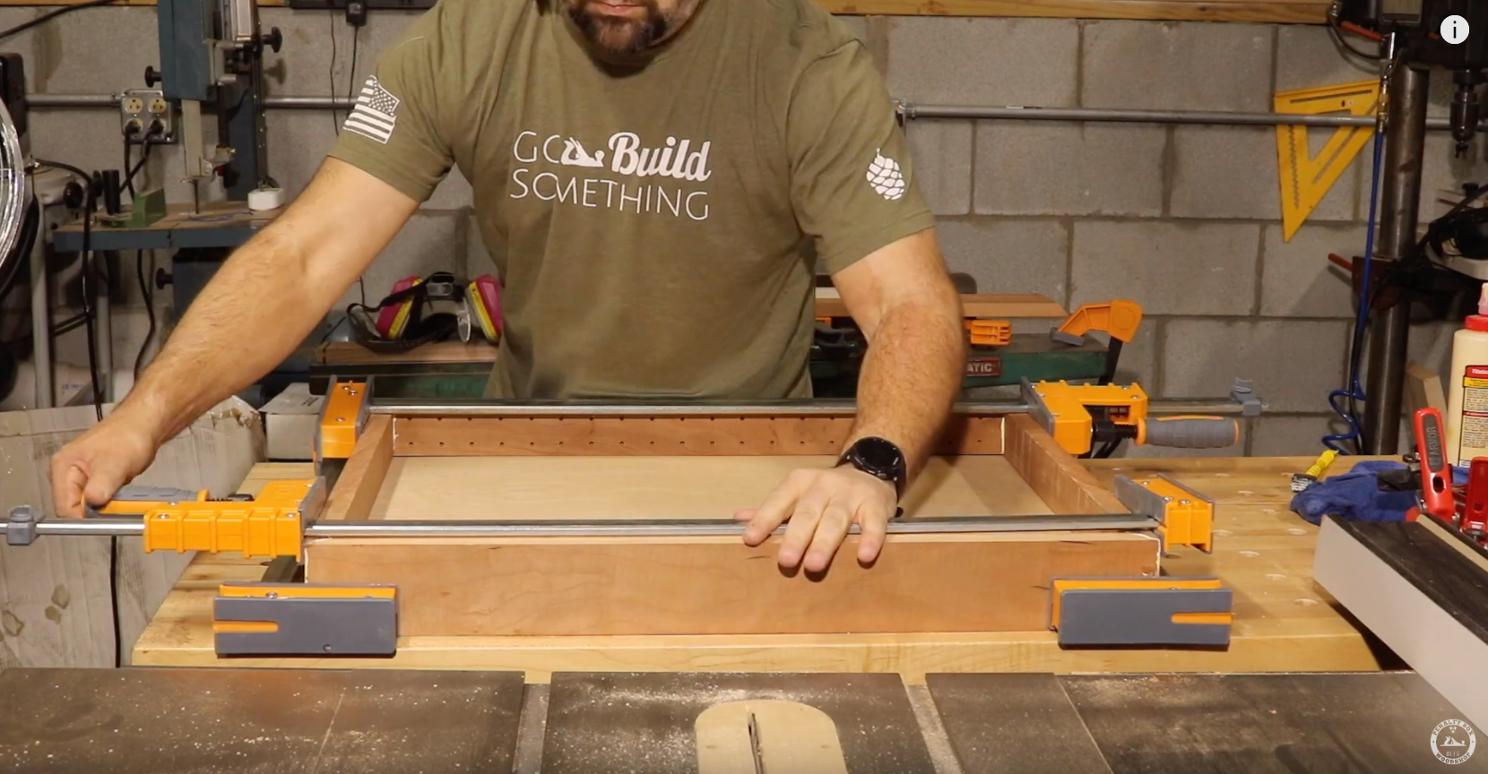 DIY Wall Mount Display Cabinet - Free Plans! : 7 Steps - Instructables