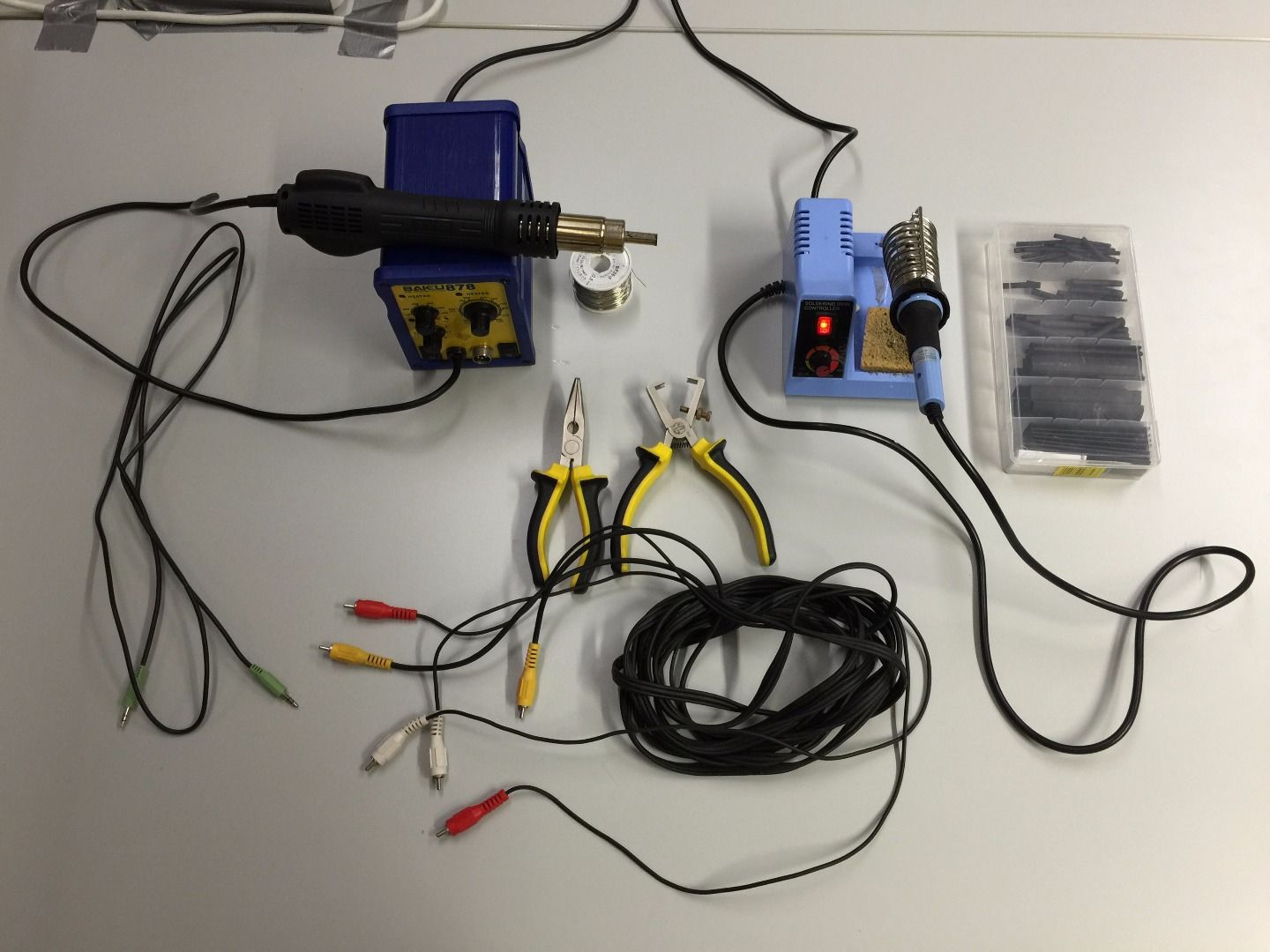 How to Build Your Own 3,5mm-jack-to-cinch-cable : 9 Steps - Instructables